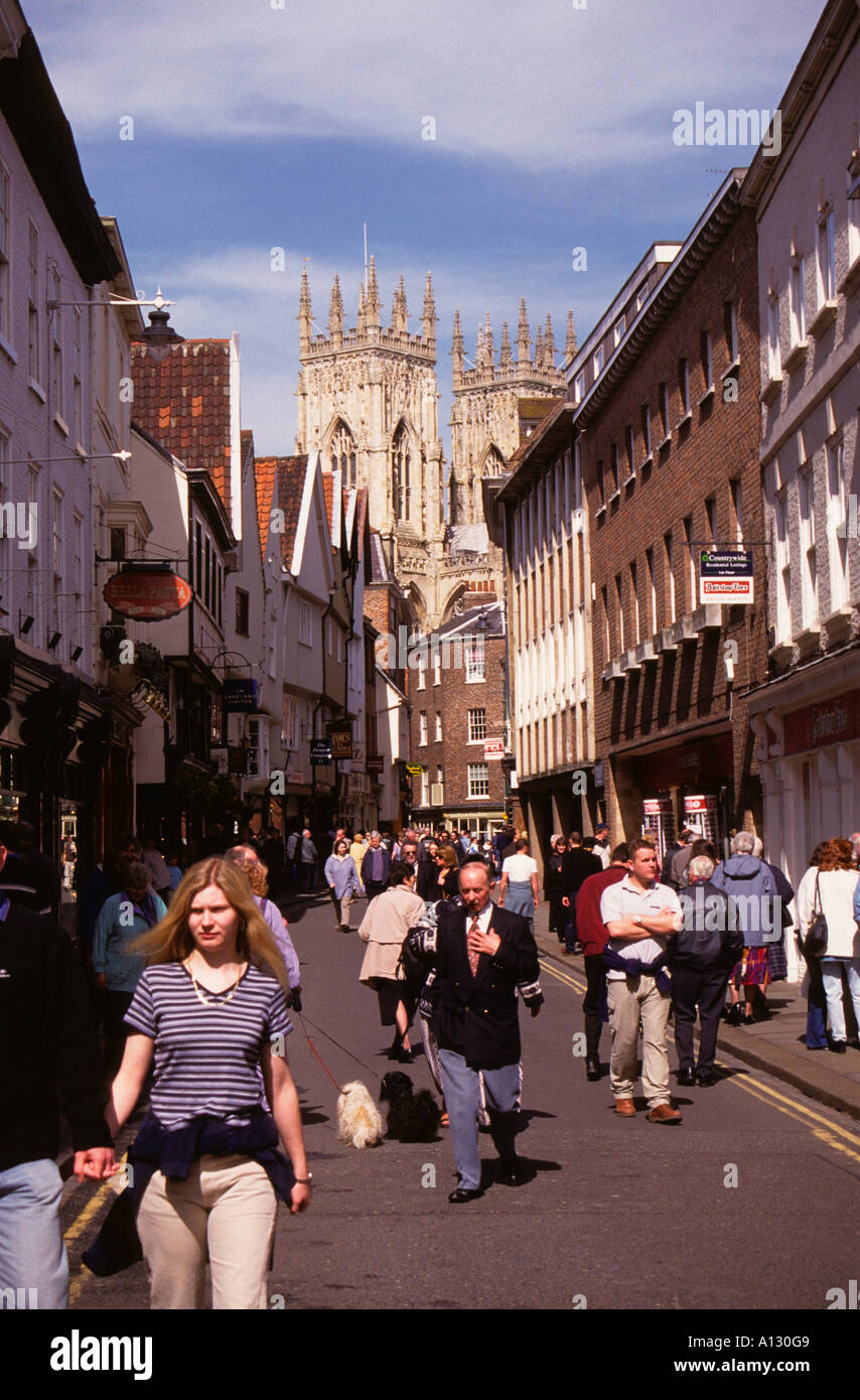 Buildings low petergate york minster hi-res stock photography and ...