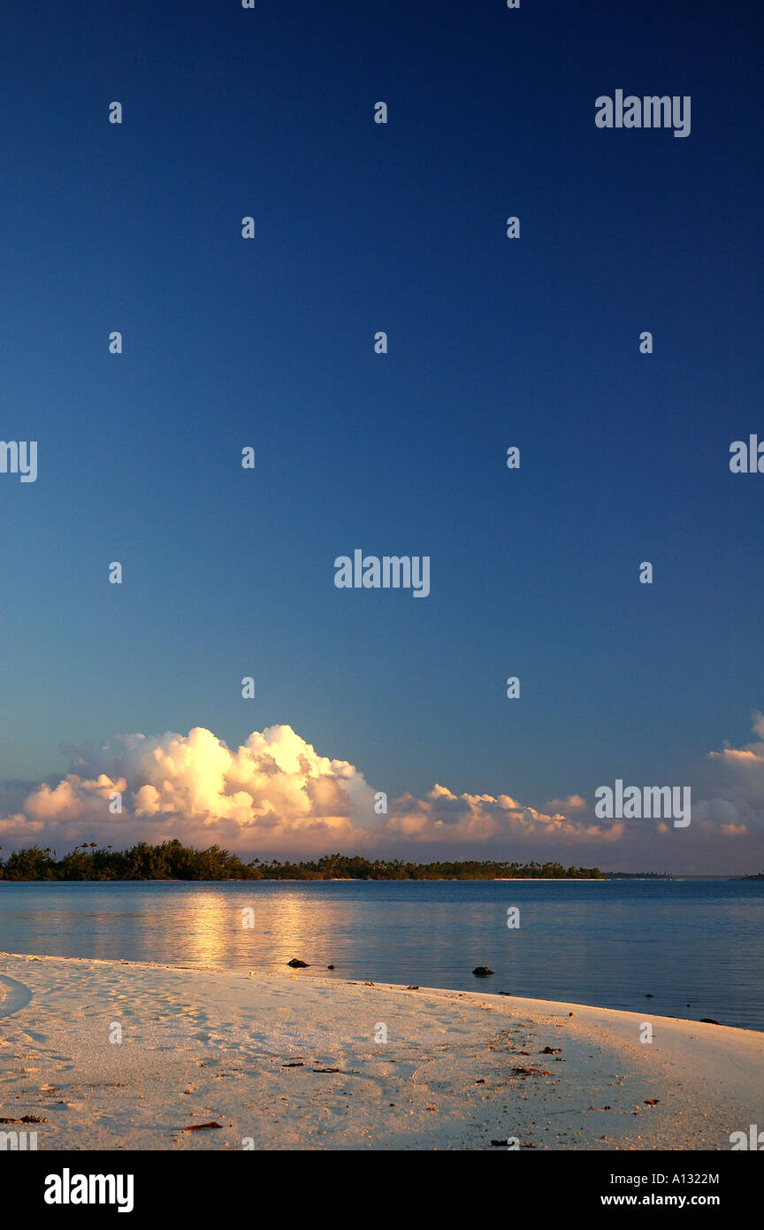 Late afternoon light on Aitutaki Atoll Cook Islands Stock Photo - Alamy