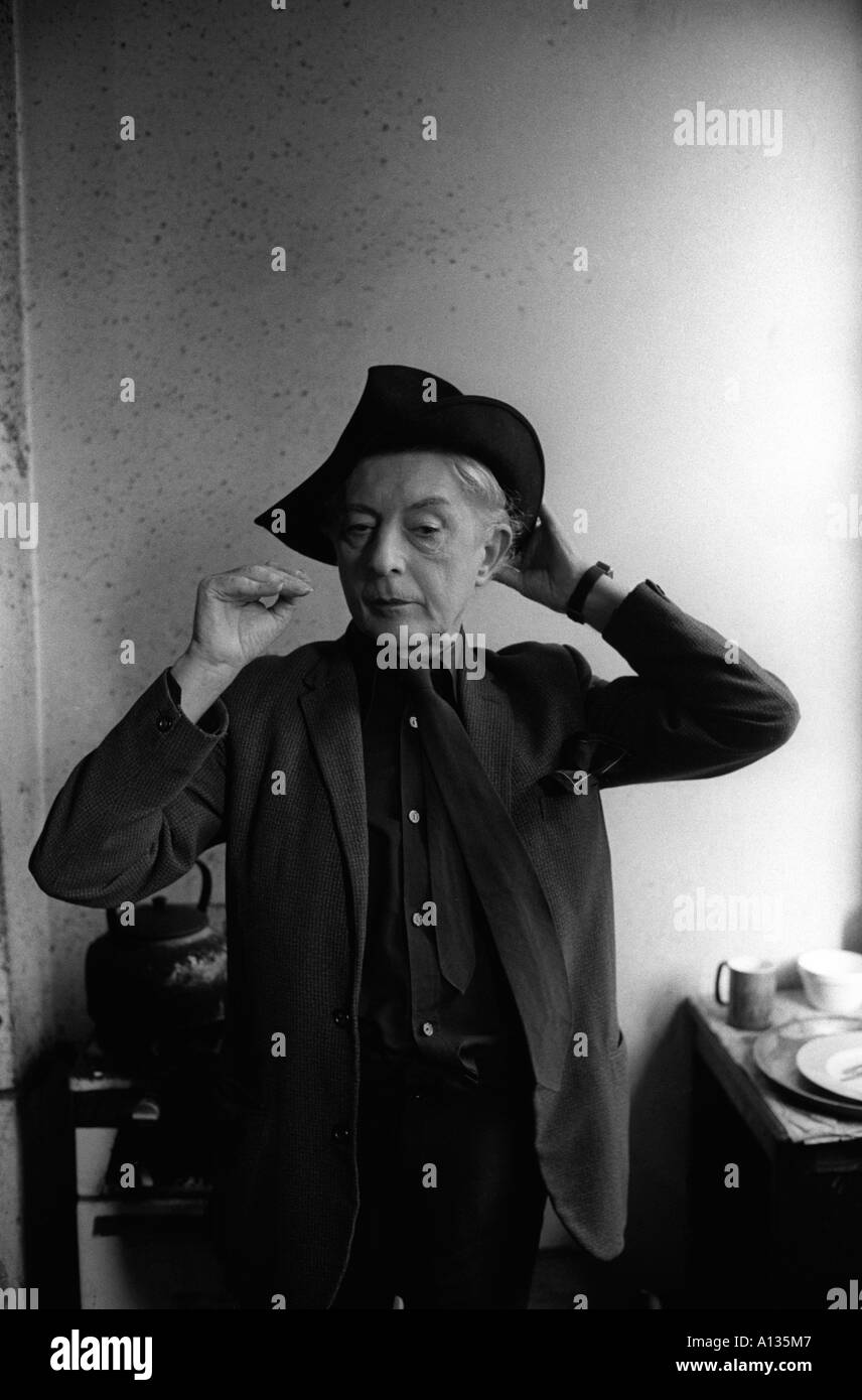 80s people in street uk Black and White Stock Photos & Images - Alamy