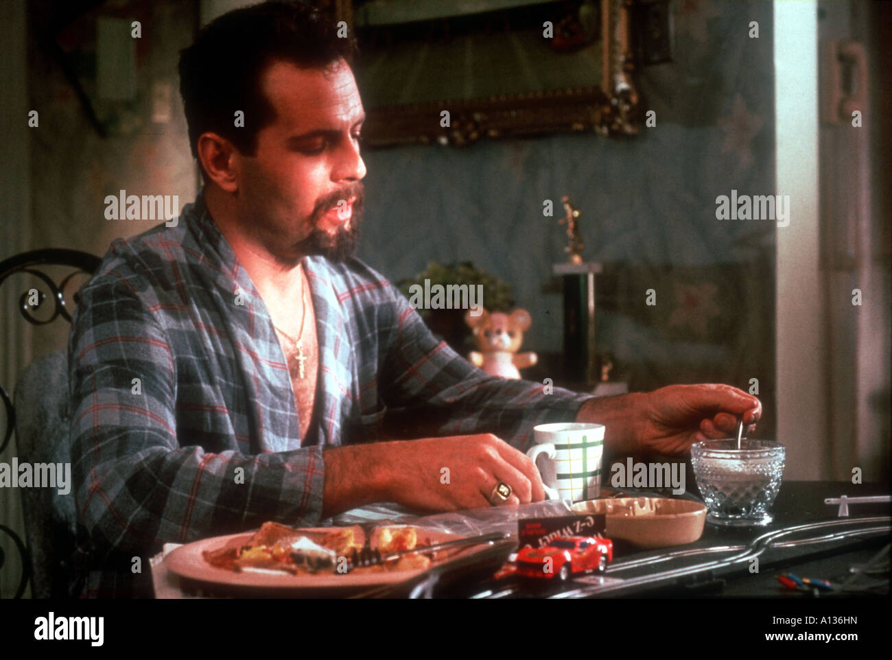 Mortal thoughts 1991 Alan Rudolph Bruce Willis Stock Photo - Alamy