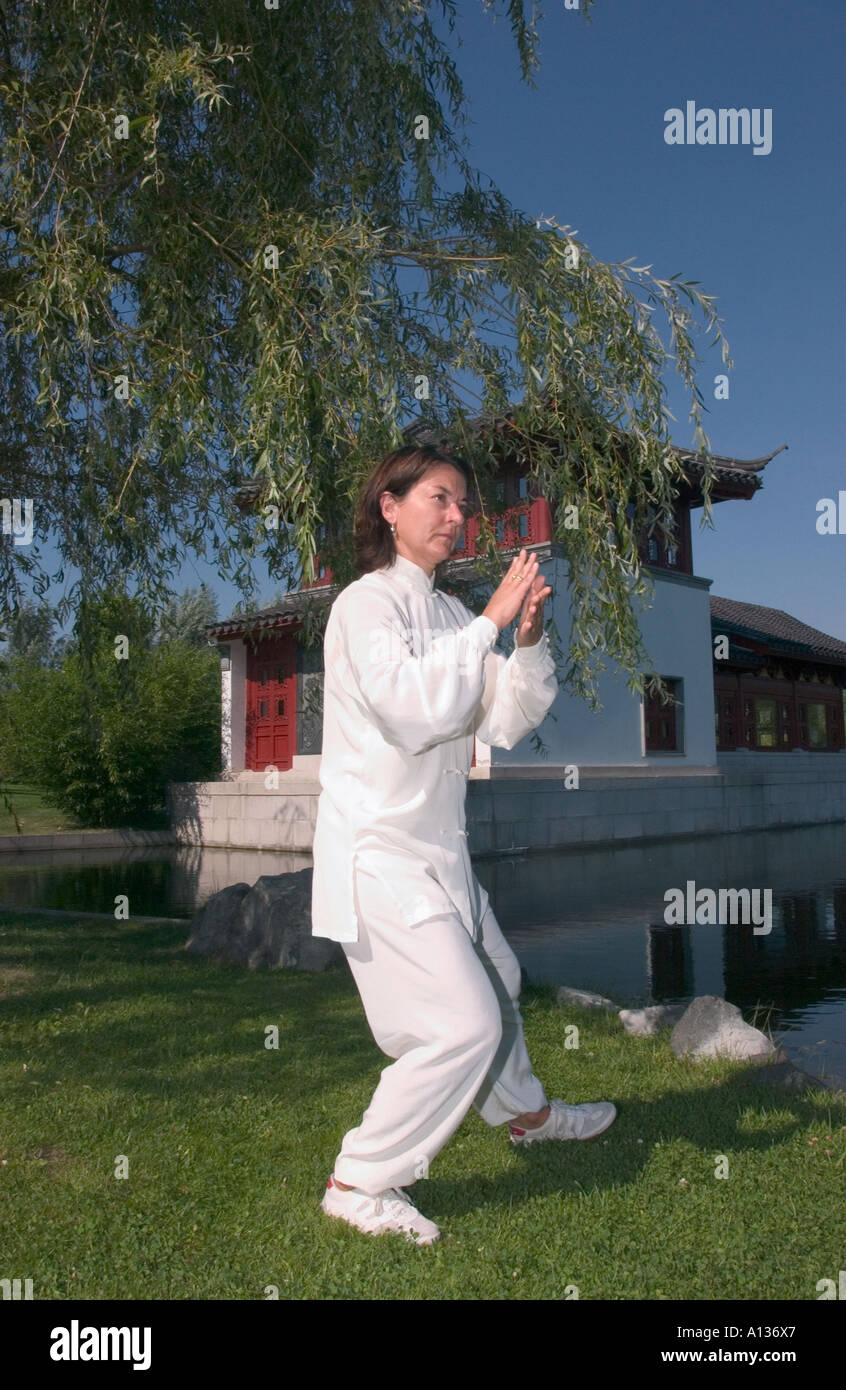 woman exercising tai chi in front of a chinese temple Stock Photo - Alamy