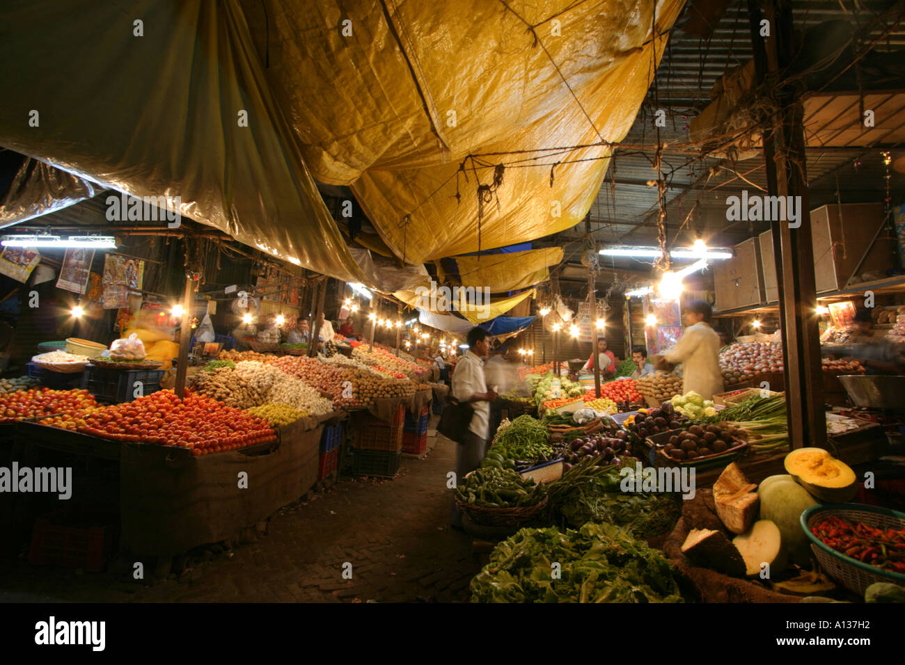 Night market life india hi-res stock photography and images - Alamy