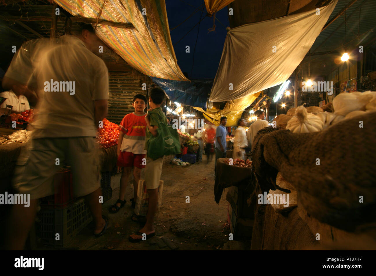 Night market life india hi-res stock photography and images - Alamy