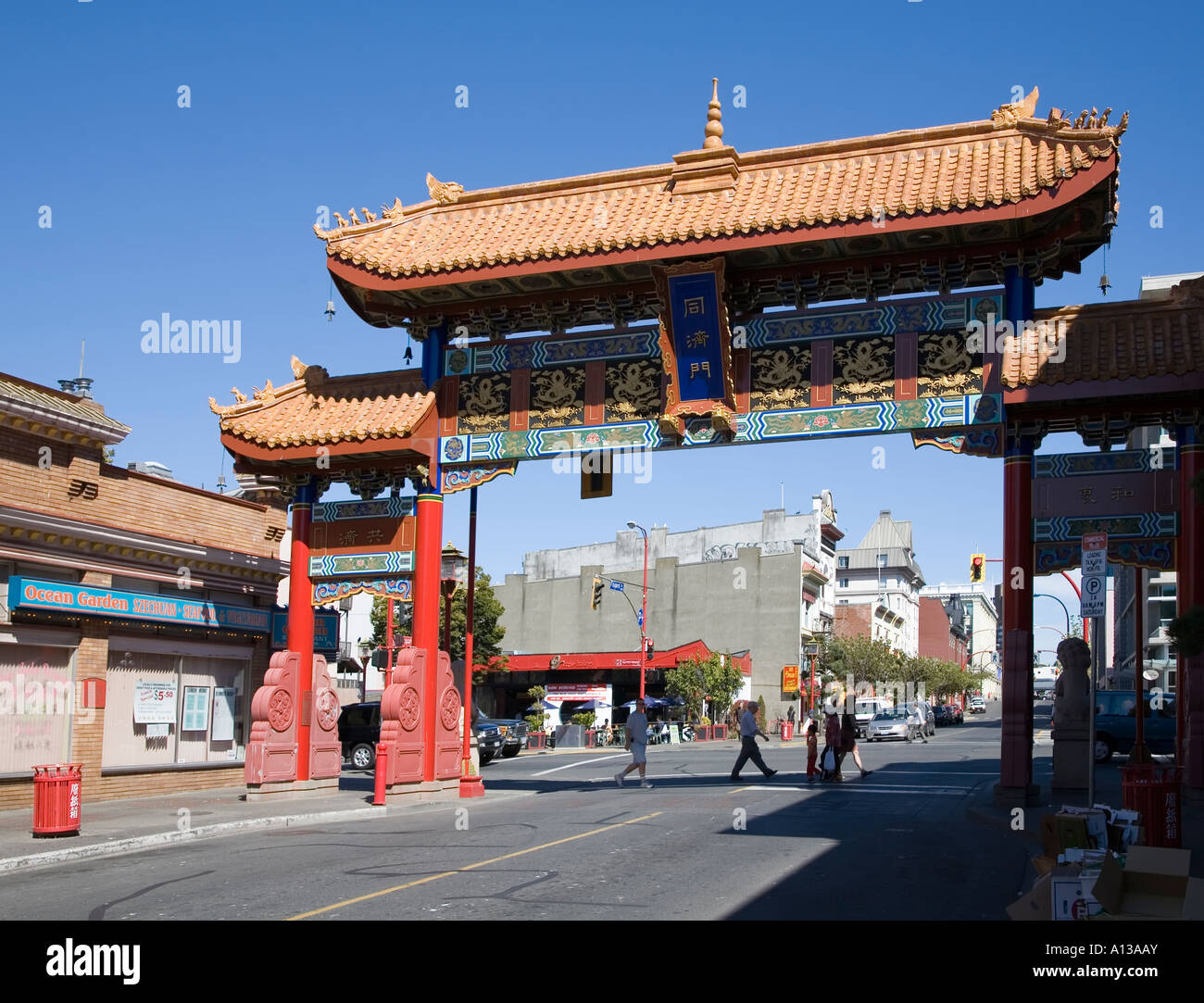 Entrance gate to Chinatown Victoria Canada Stock Photo - Alamy