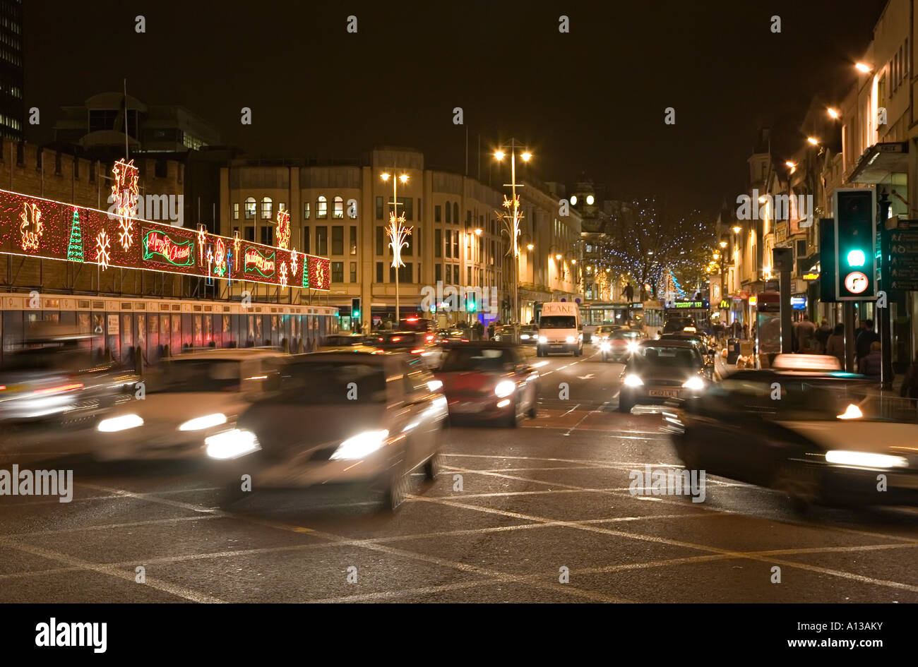 City road cardiff night hi-res stock photography and images - Alamy
