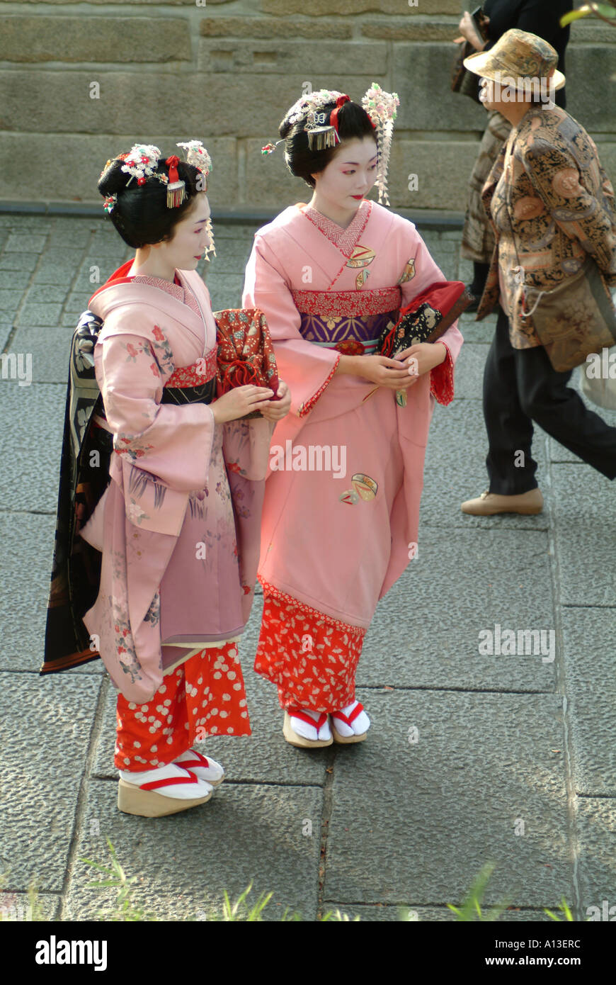 Maiko (apprentice geisha) Kyoto Japan Stock Photo - Alamy