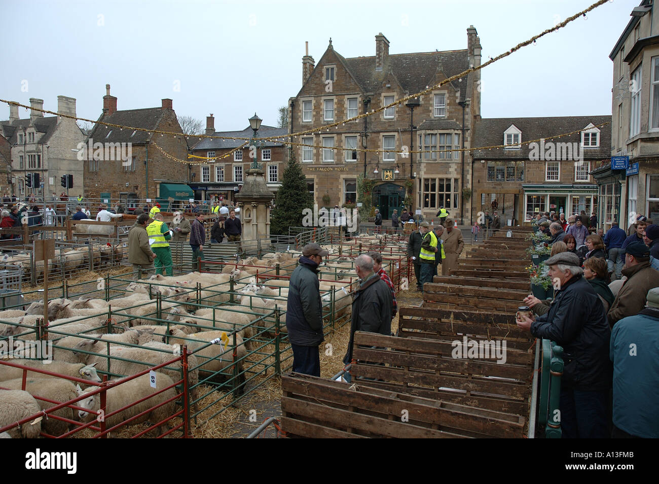 CHRISTMAS FATSTOCK MARKET IN UPPINGHAM, RUTLAND Stock Photo - Alamy
