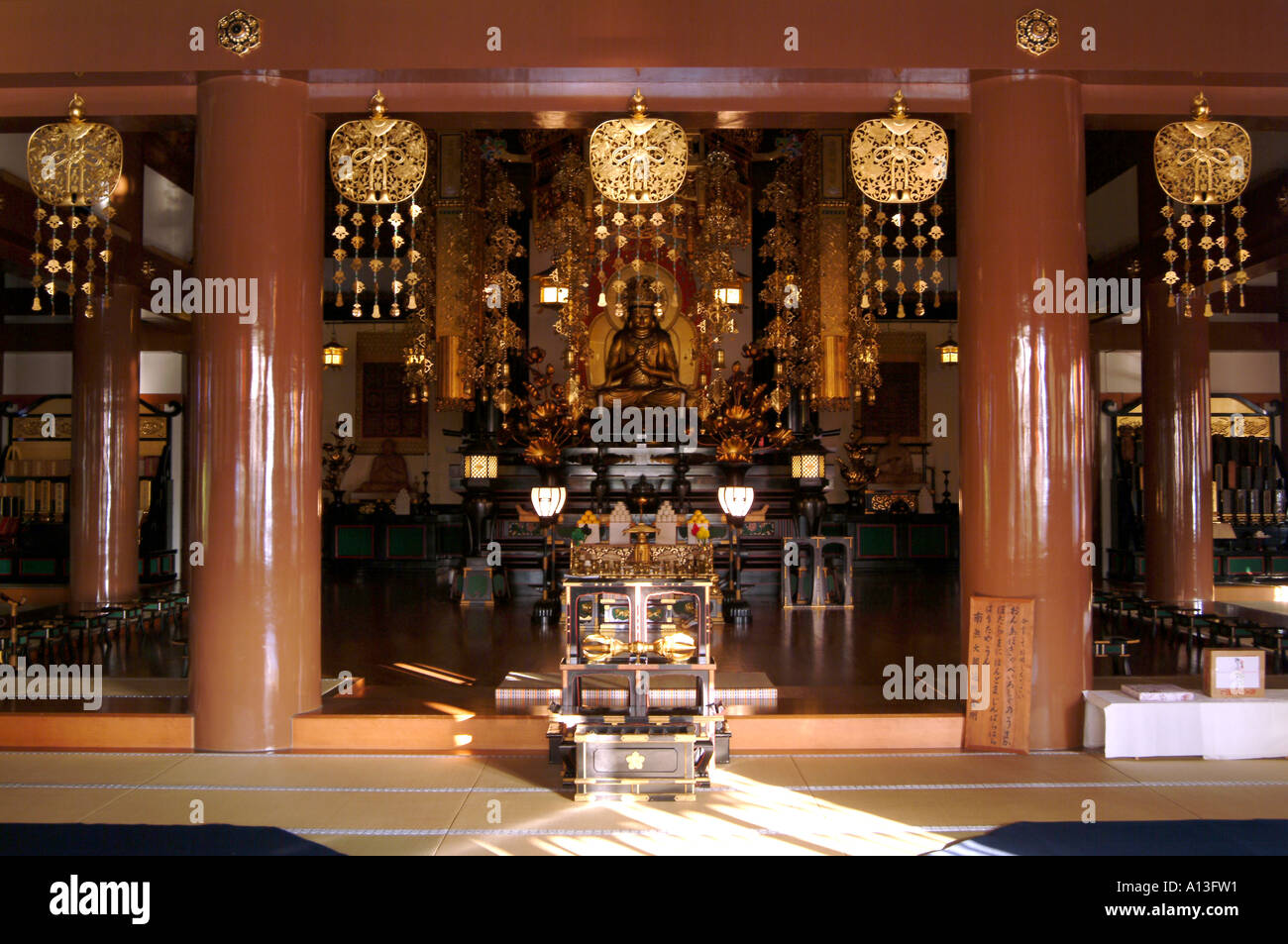 Chishaku in temple hi-res stock photography and images - Alamy