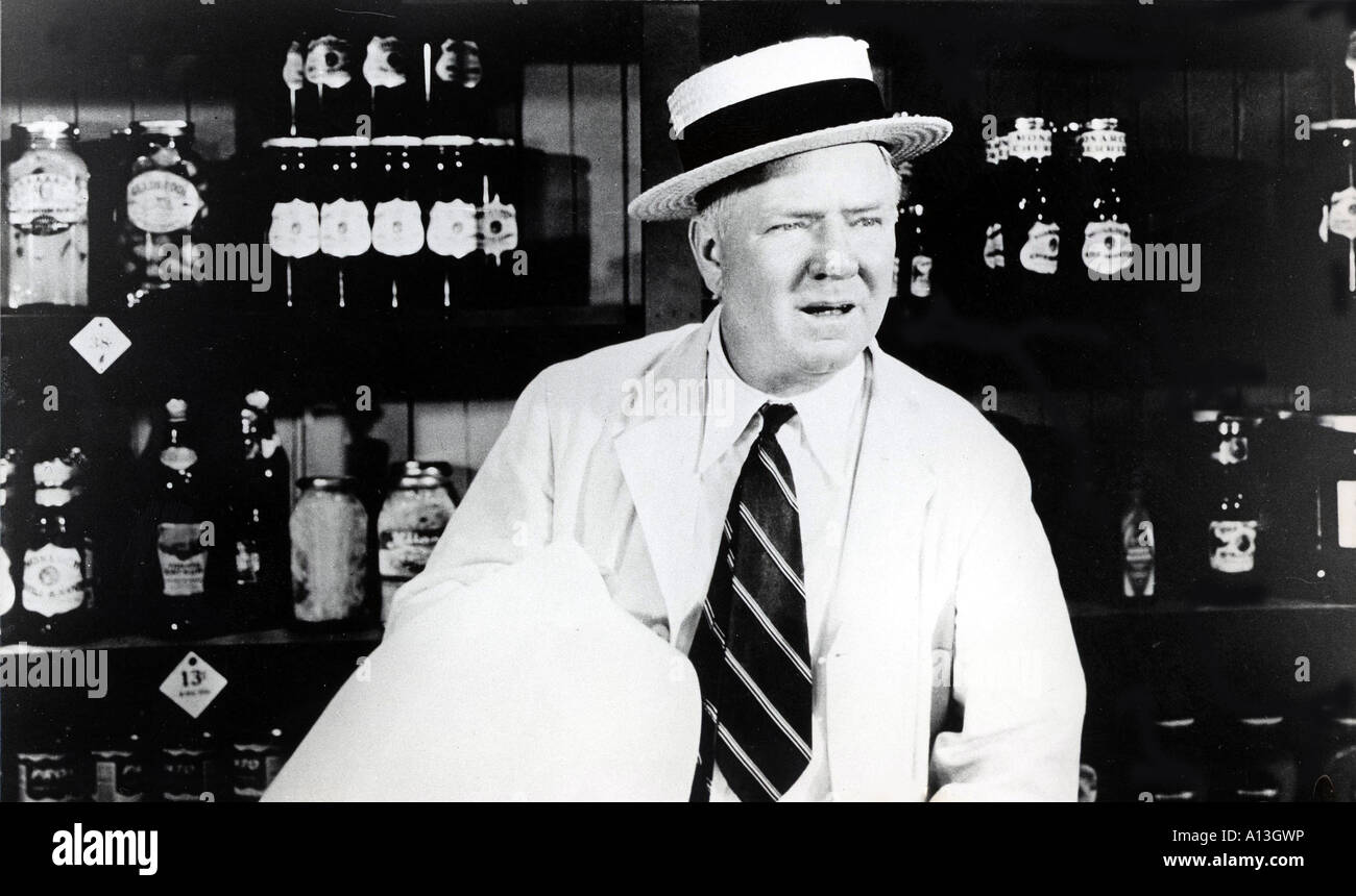 Its a gift 1934 w c fields hi-res stock photography and images - Alamy