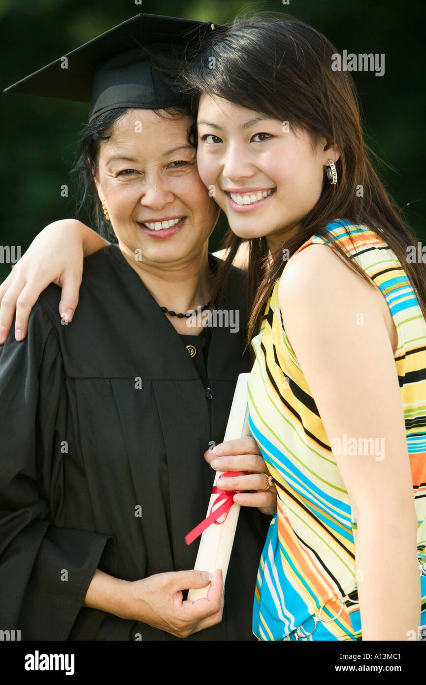 Mother and daughter posing at graduation Stock Photo - Alamy