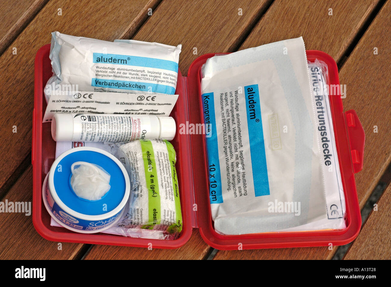 first aid box Stock Photo - Alamy