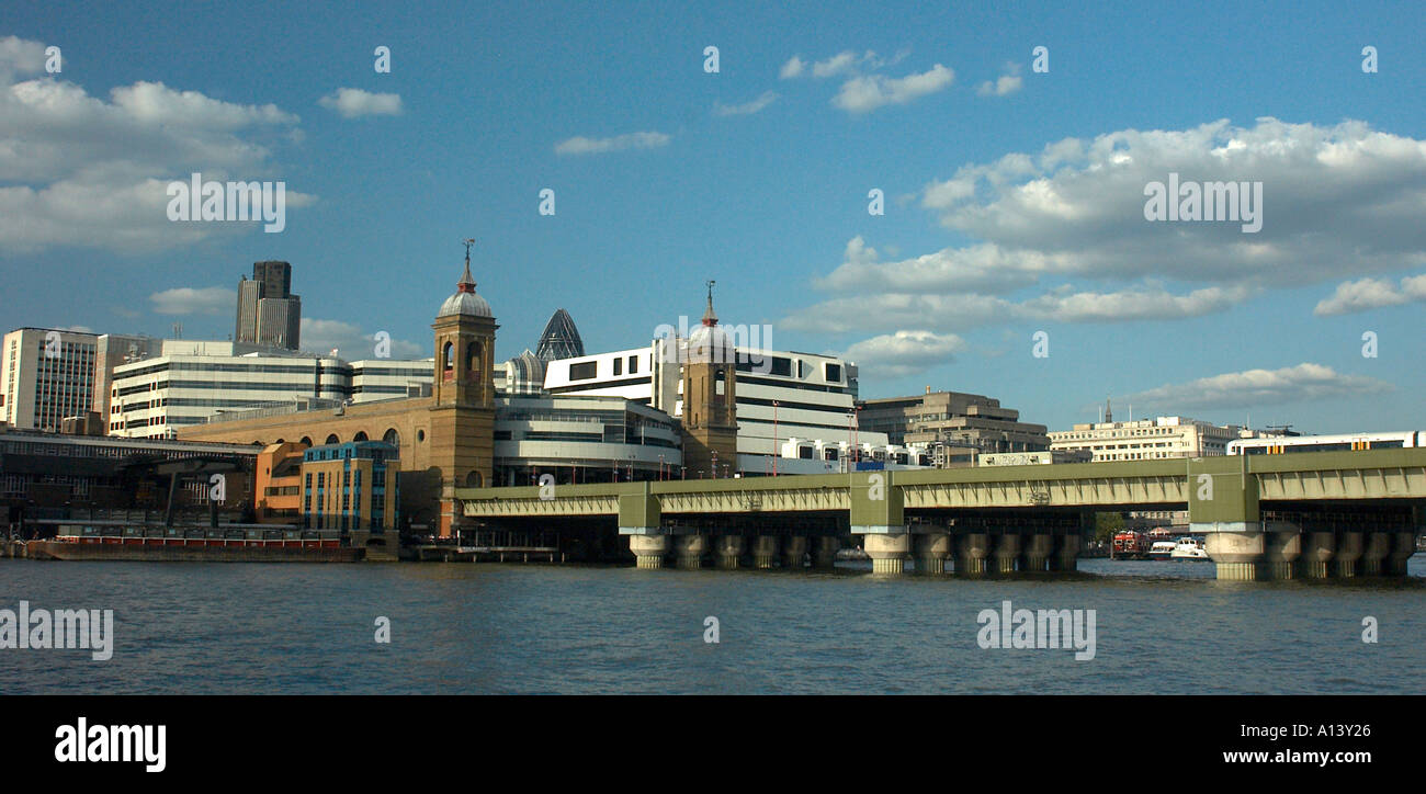 Bridge at waterloo station hi-res stock photography and images - Alamy