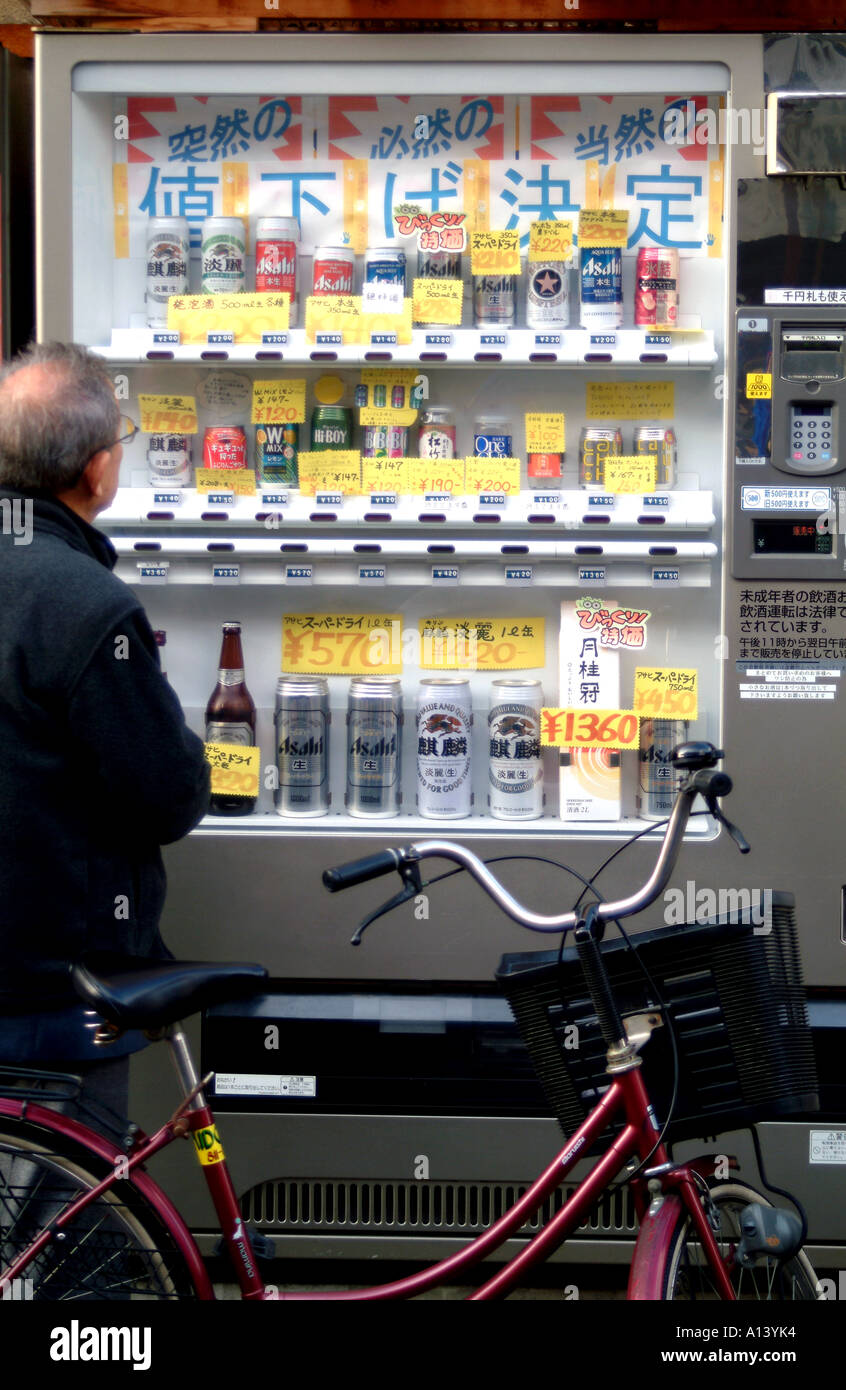 Vending machine selling beer Kyoto Japan Stock Photo - Alamy