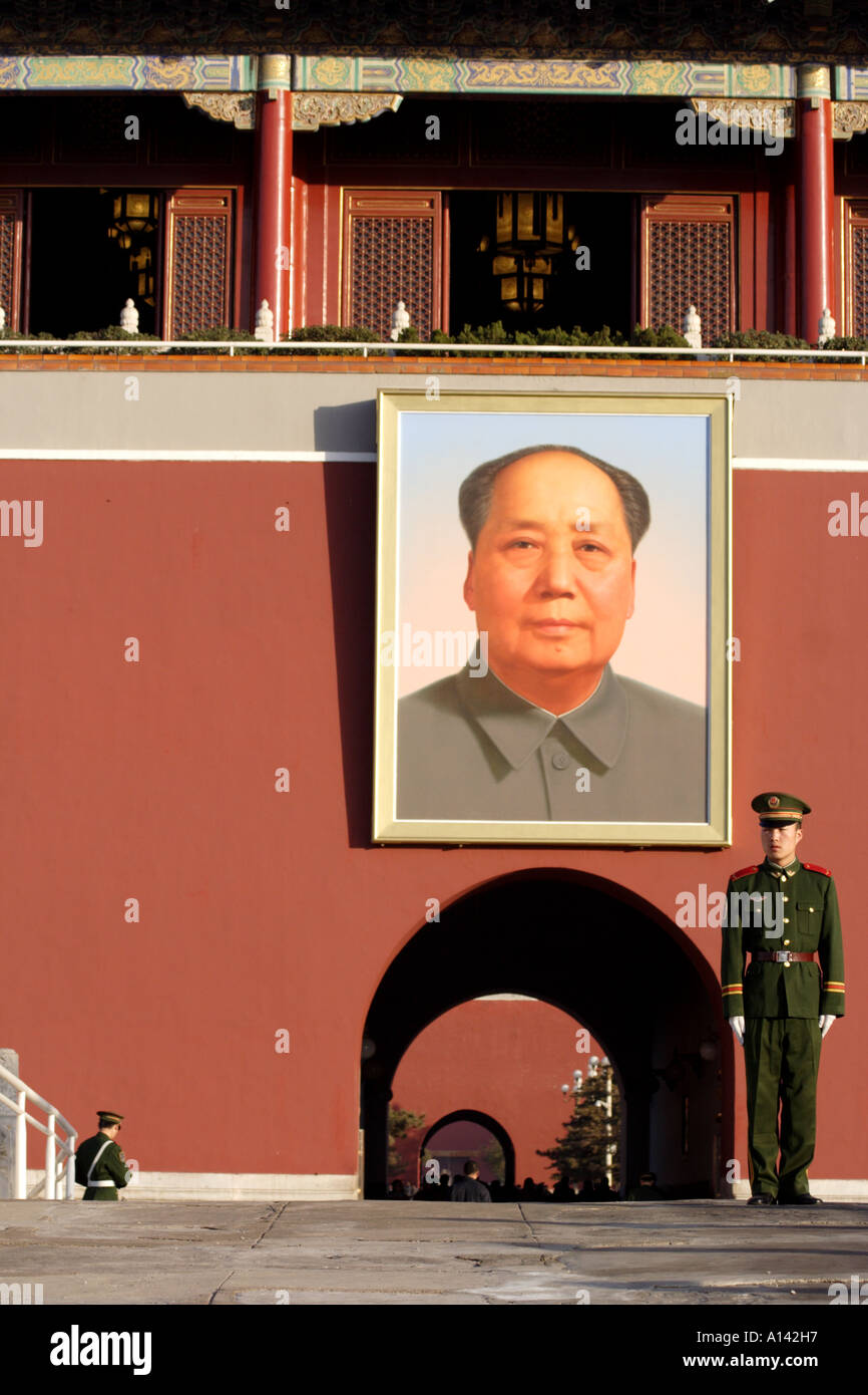 A soldier stands guard at the Gate to Heavenly Peace, Beijing, China ...