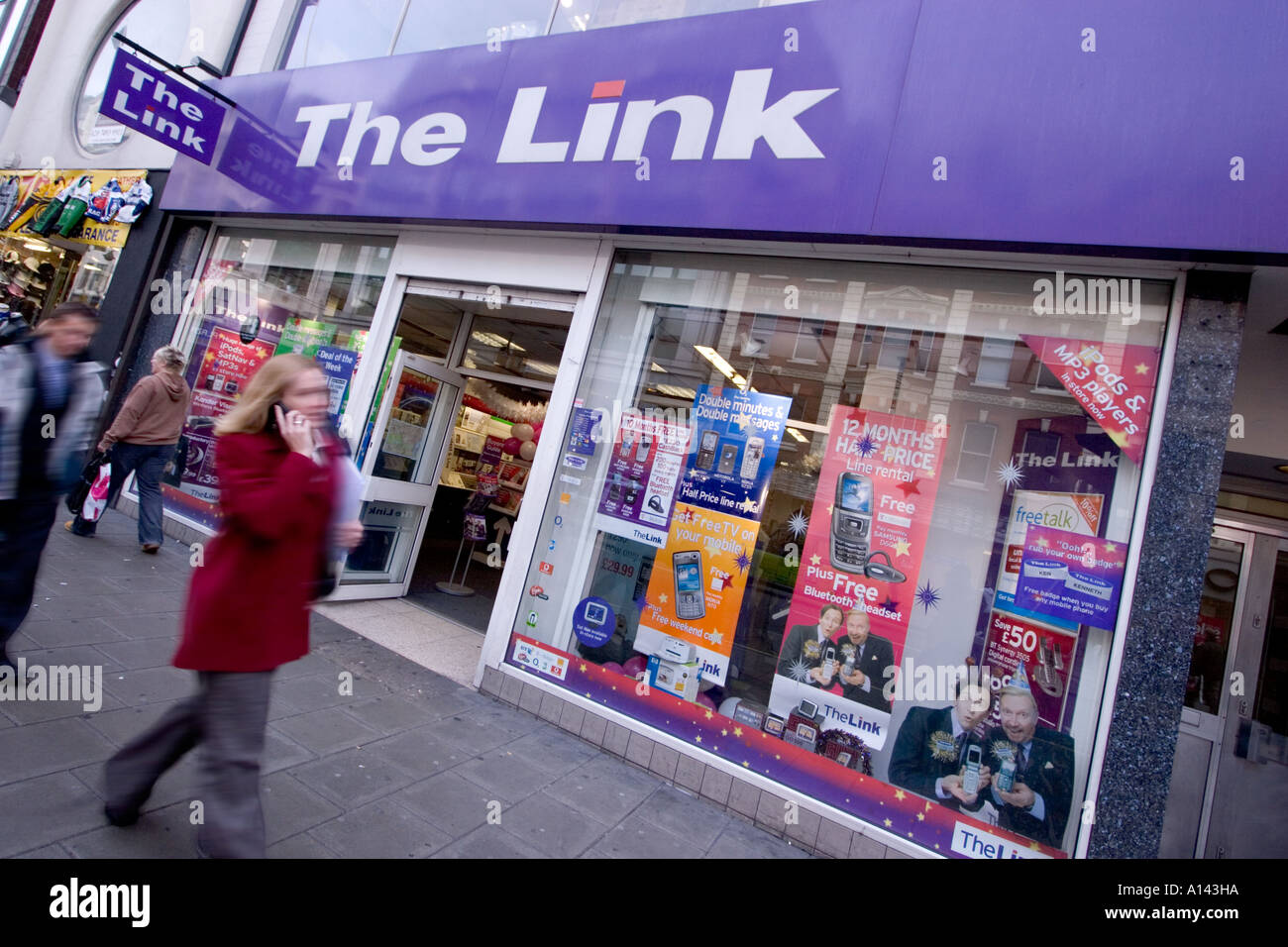 The link mobile phone shop hi-res stock photography and images - Alamy