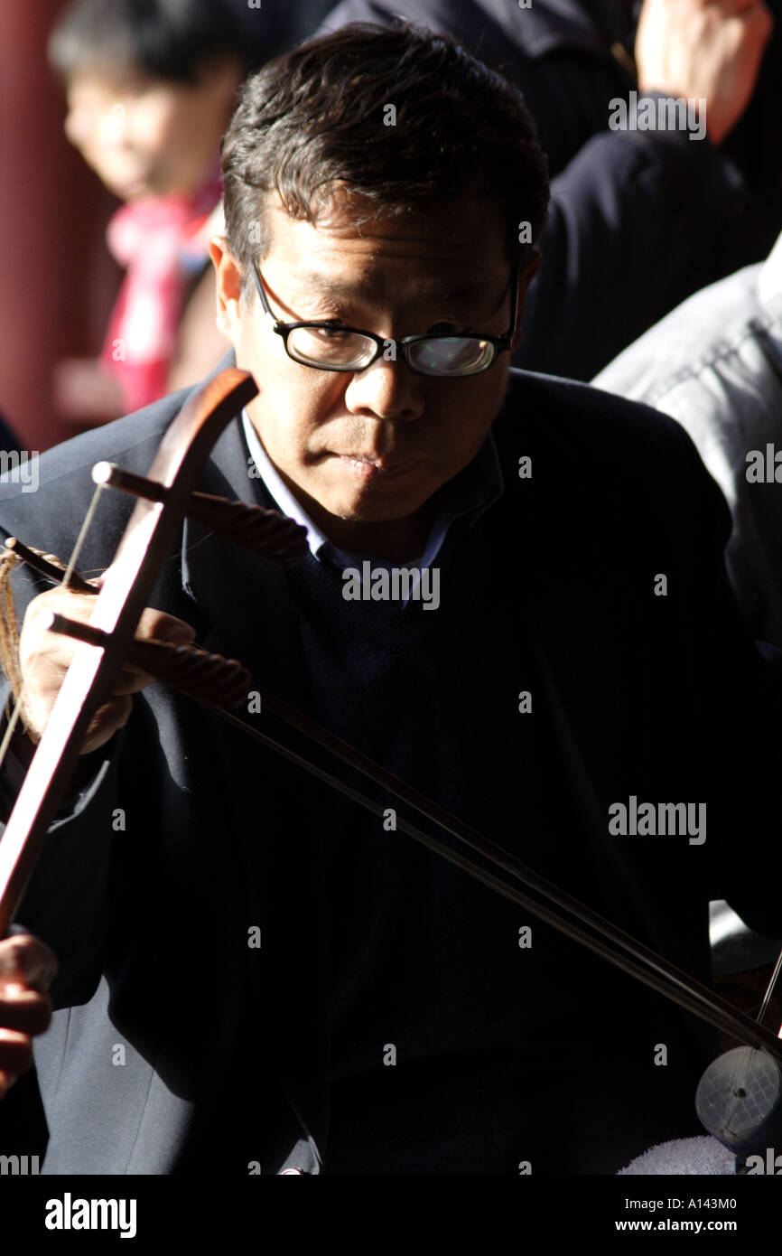 Man playing traditional instrument in Temple of Heaven Park. Beijing ...