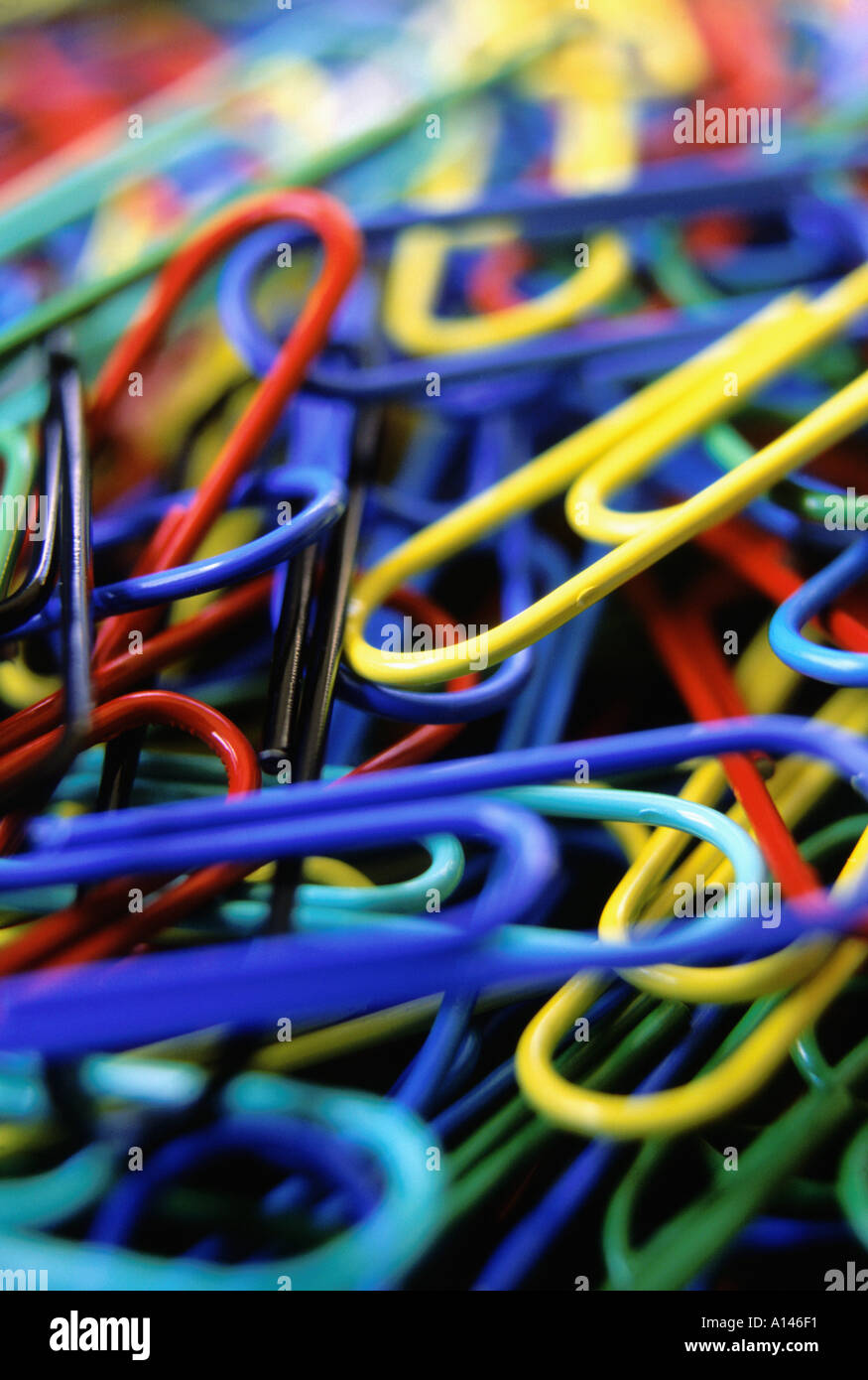 Coloured paperclips hi-res stock photography and images - Alamy