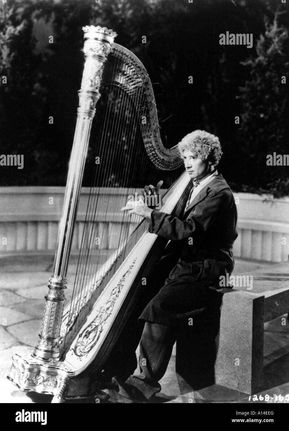 Animal crackers 1930 marx brothers hi-res stock photography and images ... Animal crackers 1930 marx brothers hi-res stock photography and images ...
