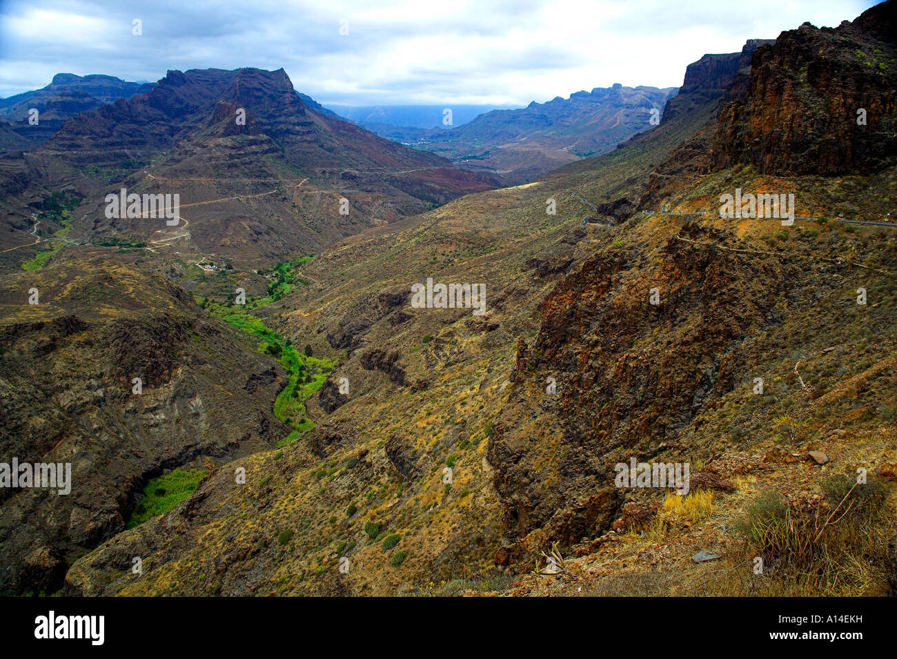 Berge im Licht Mountains Light Stock Photo - Alamy