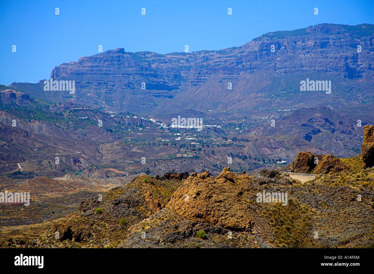 Berge im Licht Mountains Light Stock Photo - Alamy
