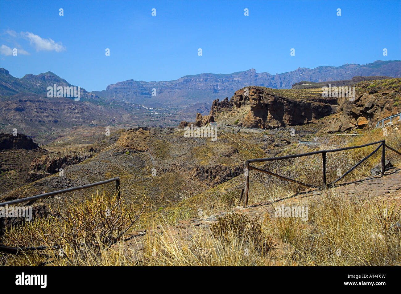 Berge im Licht Mountains Light Stock Photo - Alamy