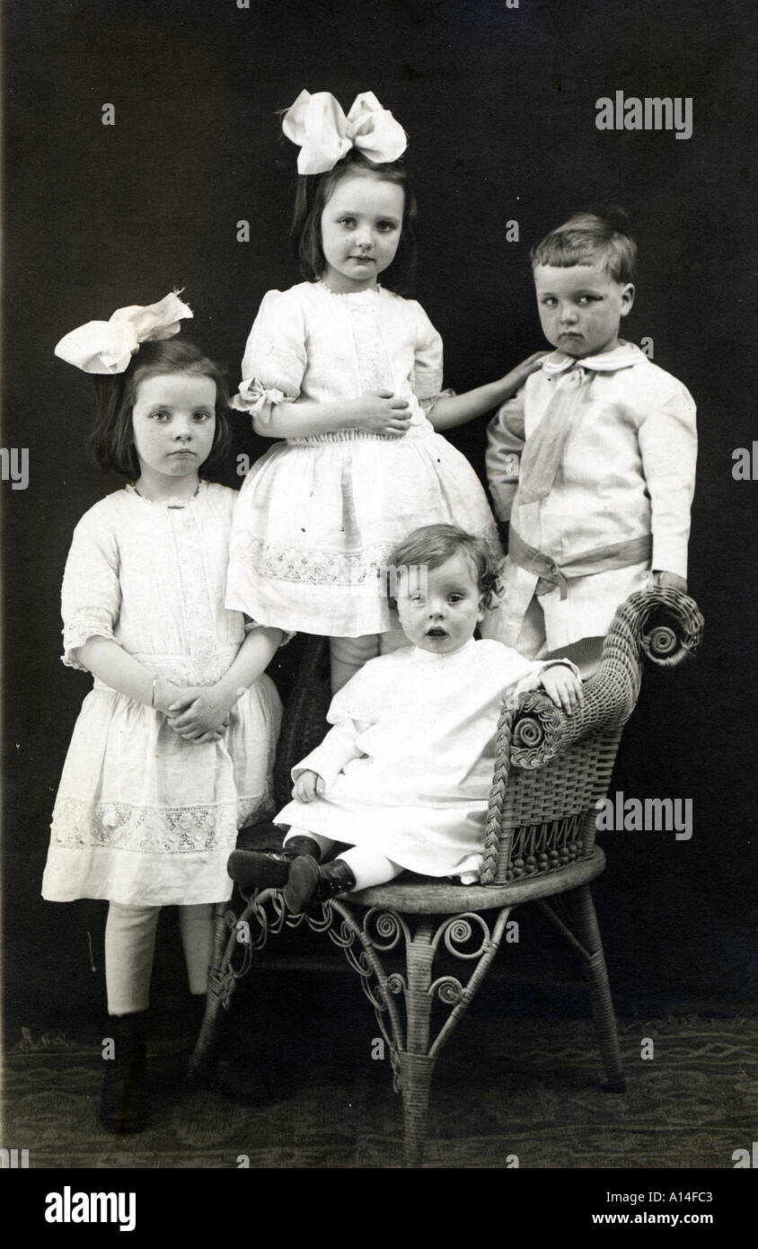 Four 4 sibling siblings hi-res stock photography and images - Alamy