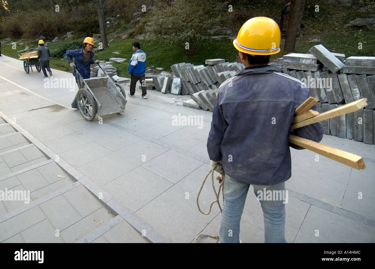 Chinese manual workers at work in Beihai Park, in Beijing, China Stock ...