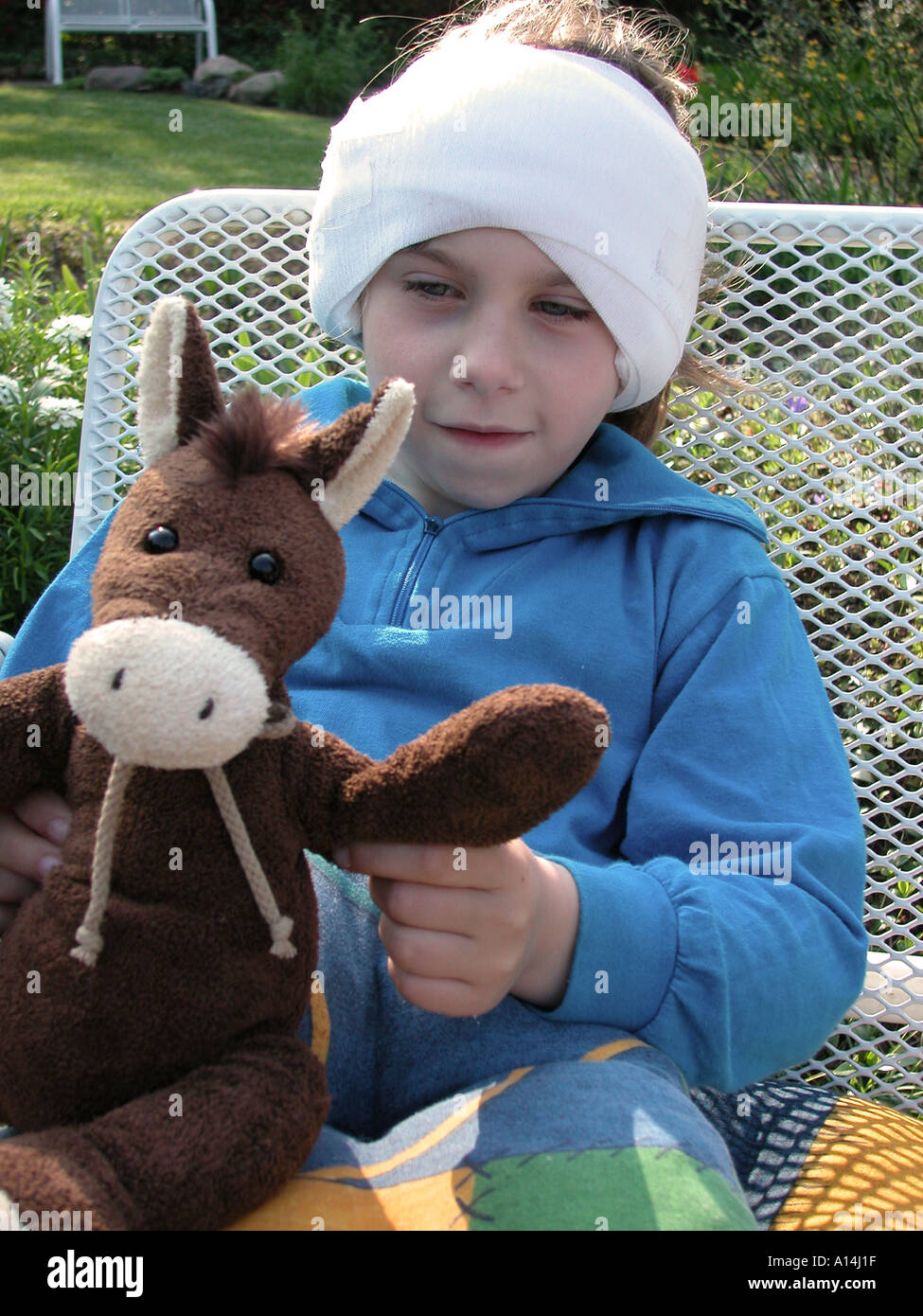 child with head bandage Stock Photo - Alamy
