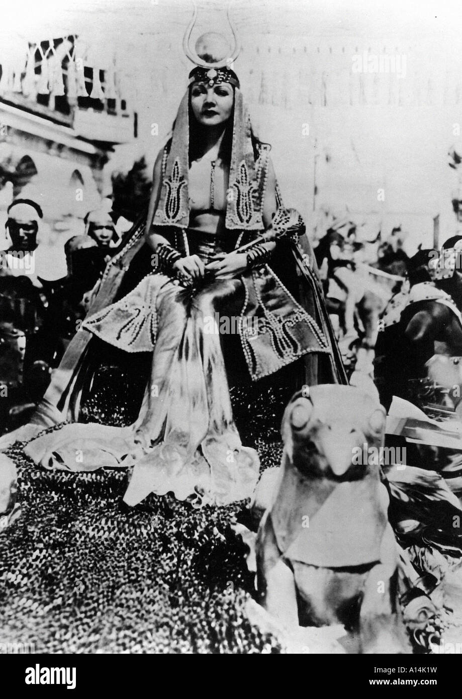 Cleopatra 1934 Cecil B DeMille CLaudette Colbert Stock Photo - Alamy