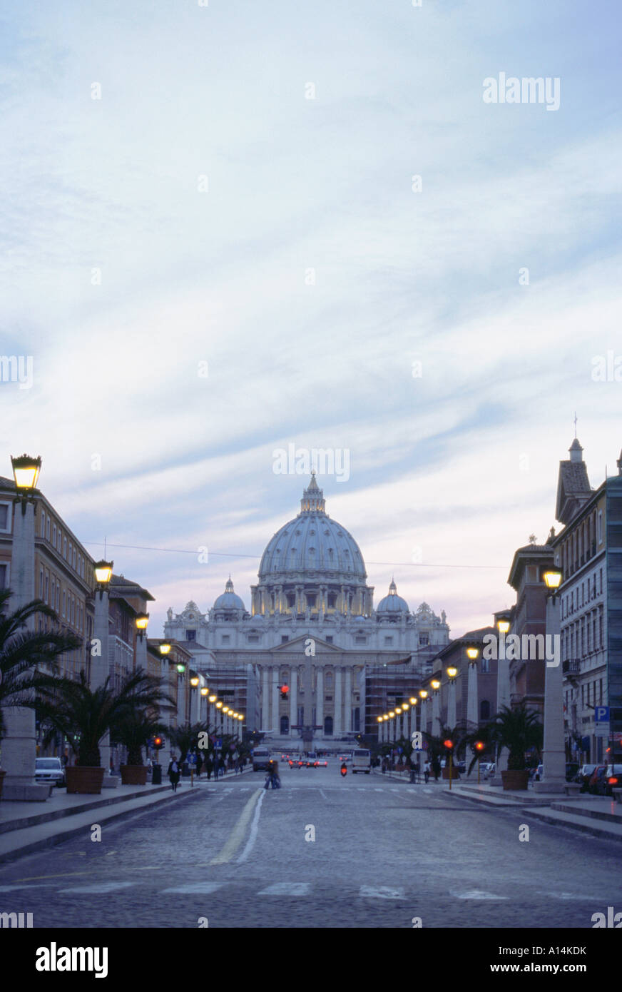 St peter's basilica rome sky line hi-res stock photography and images ...