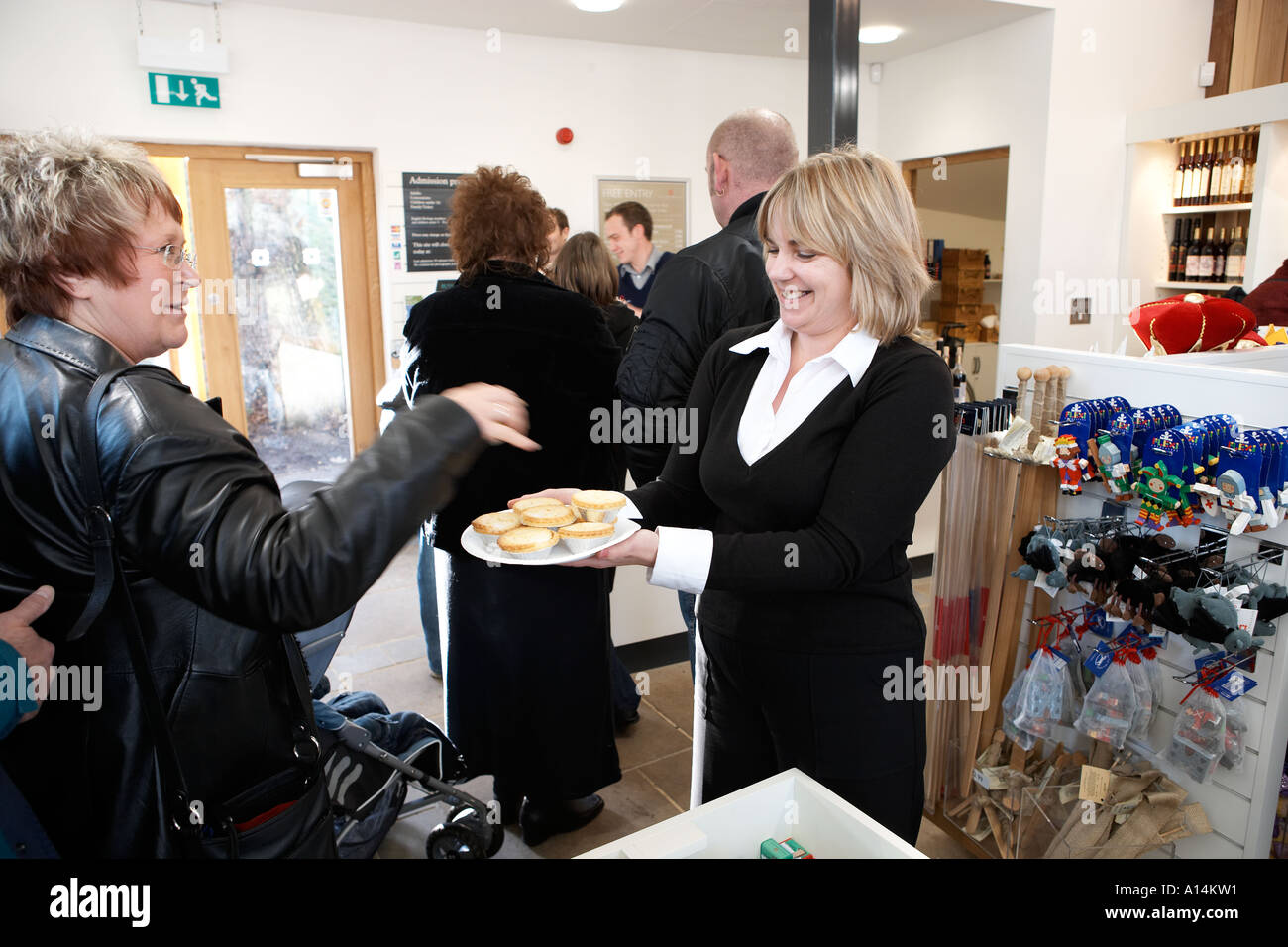Traditional shop helmsley hi-res stock photography and images - Alamy