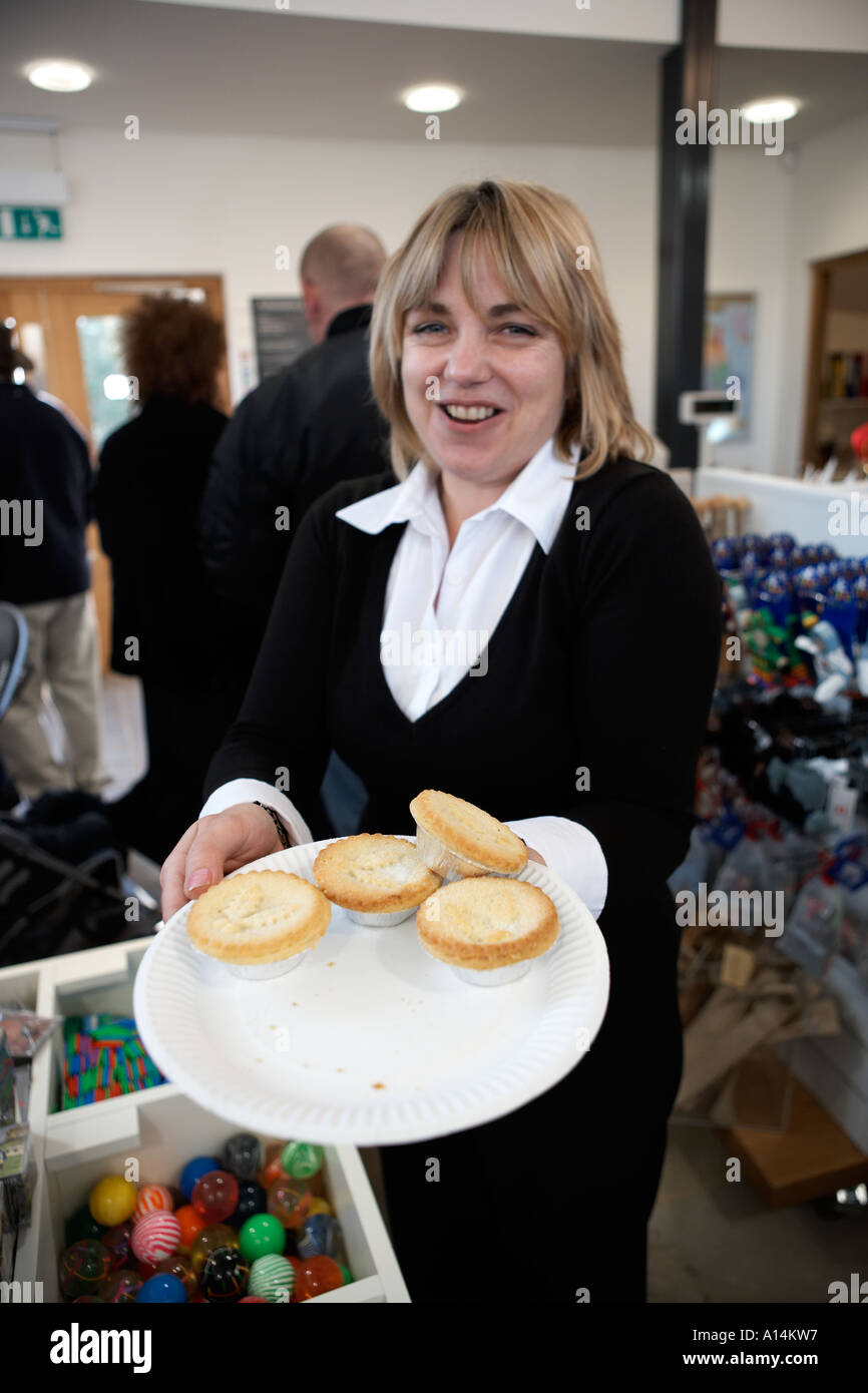 Traditional shop helmsley hi-res stock photography and images - Alamy