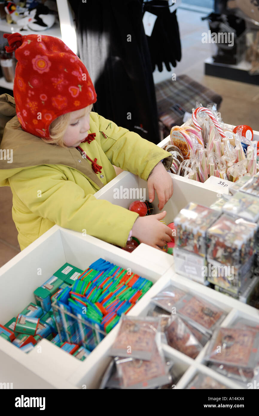 Helmsley Castle christmas shopping children Stock Photo - Alamy