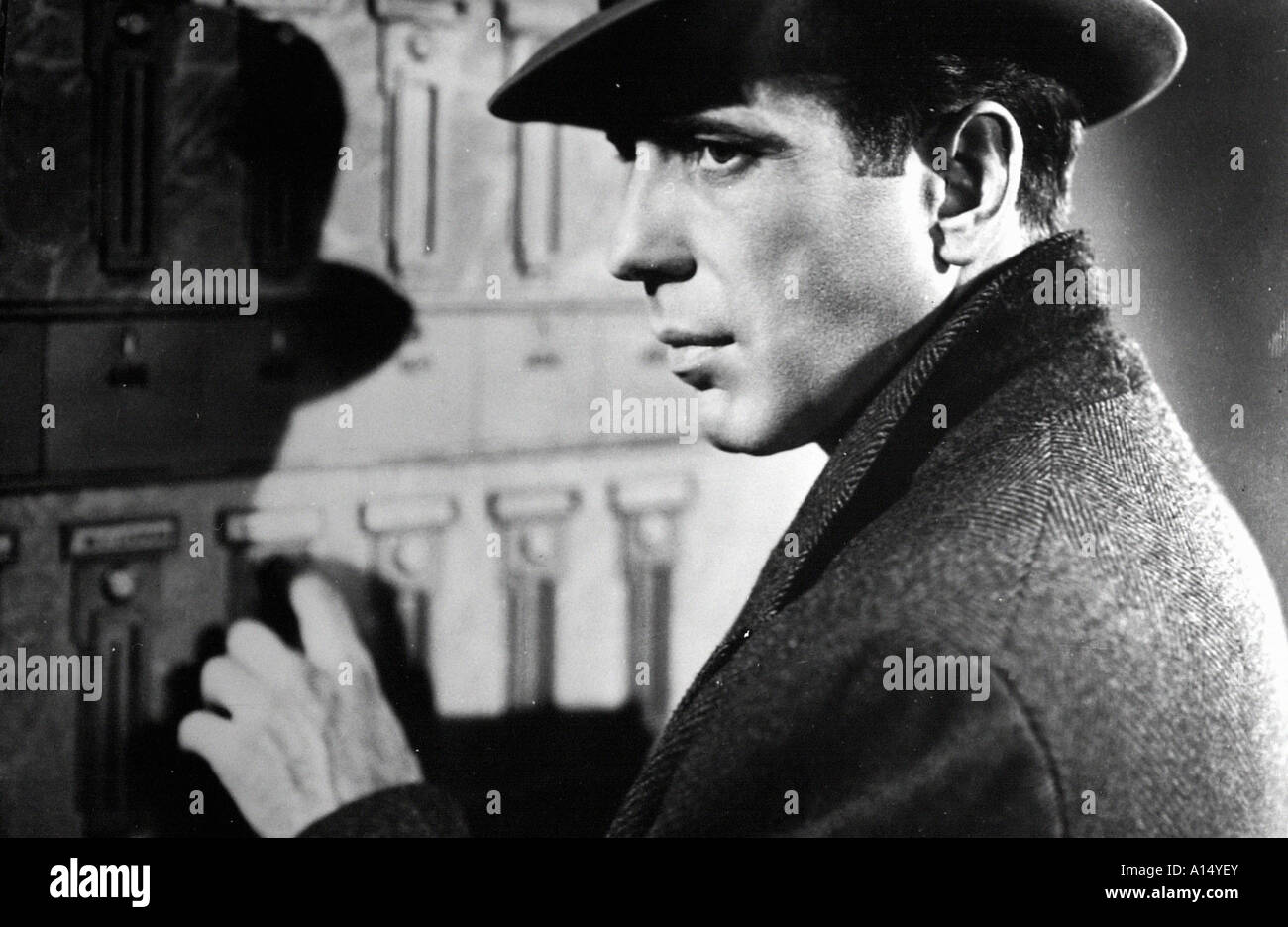 The maltese falcon 1941 John Huston Humphrey Bogart Stock Photo - Alamy