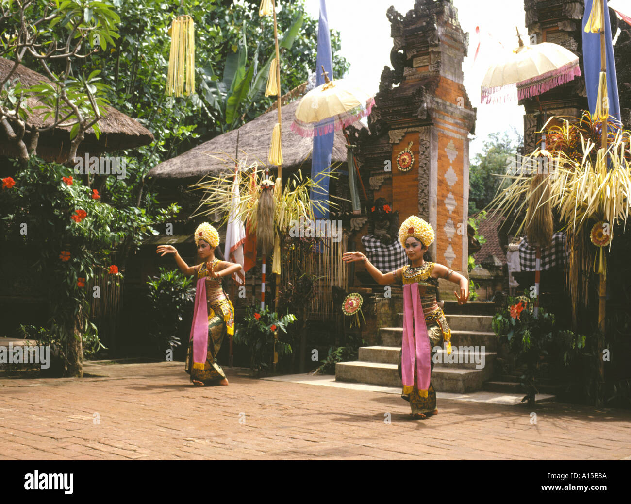 Dancers in Bali Indonesia Stock Photo - Alamy
