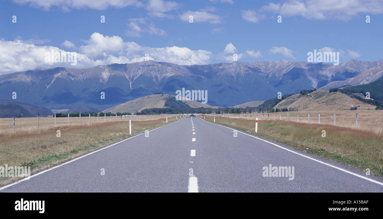 Long lonely road distant view disappearing to horizon Stock Photo - Alamy