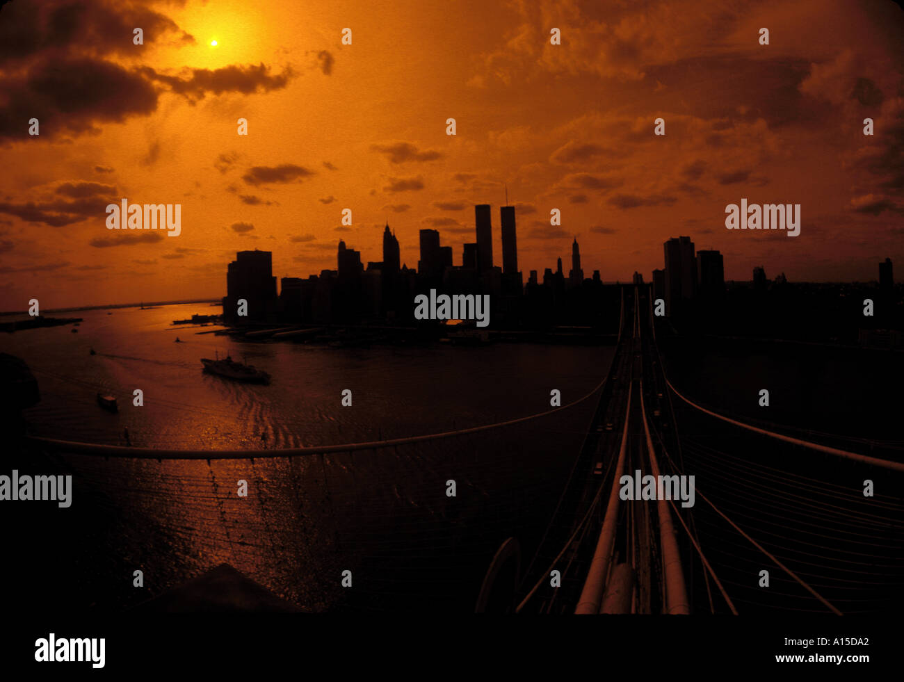 SUNSET OVER MANHATTAN NEW YORK CITY FROM BROOKLYN BRIDGE Stock Photo - Alamy