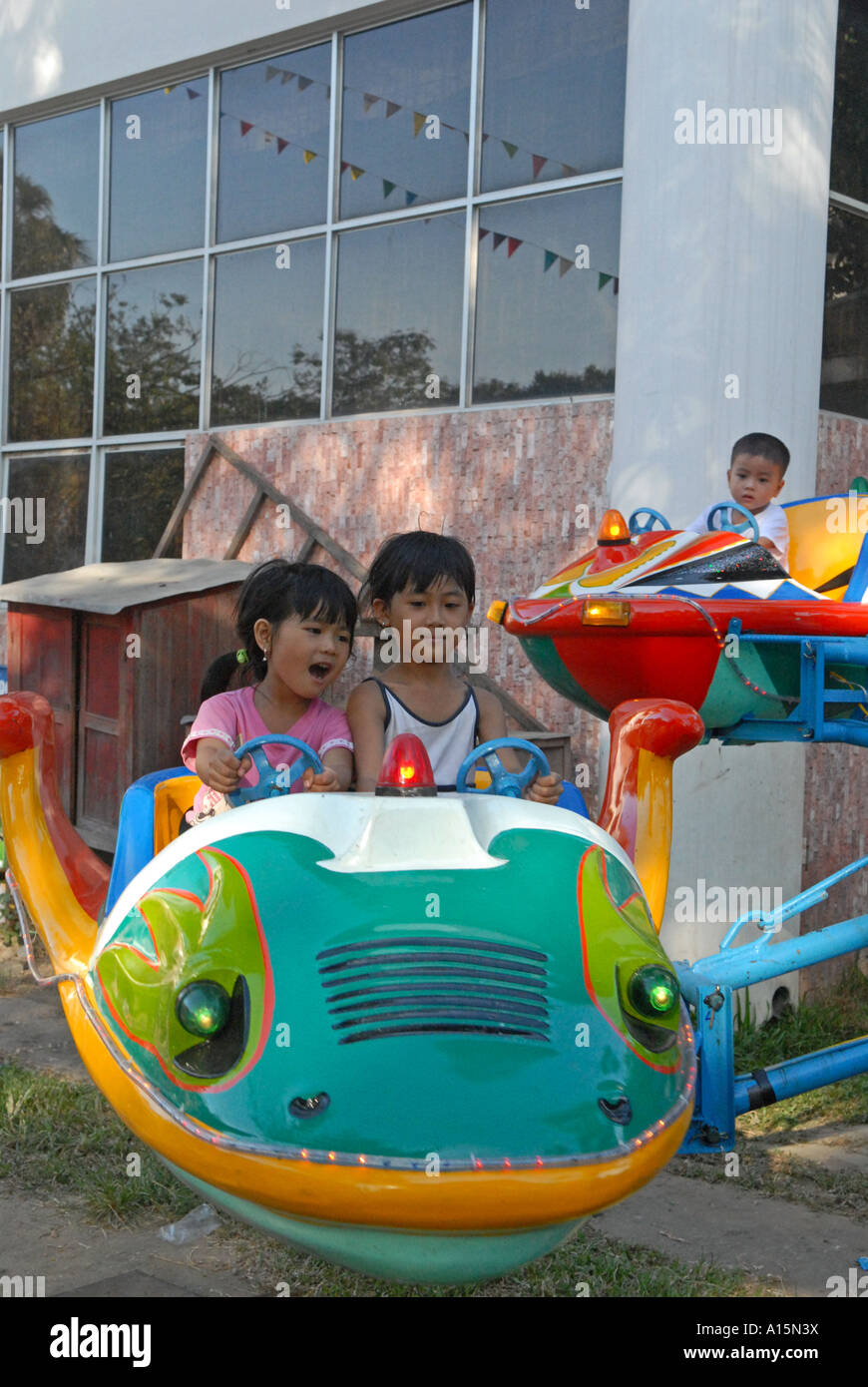 Two vietnamese children hi-res stock photography and images - Alamy