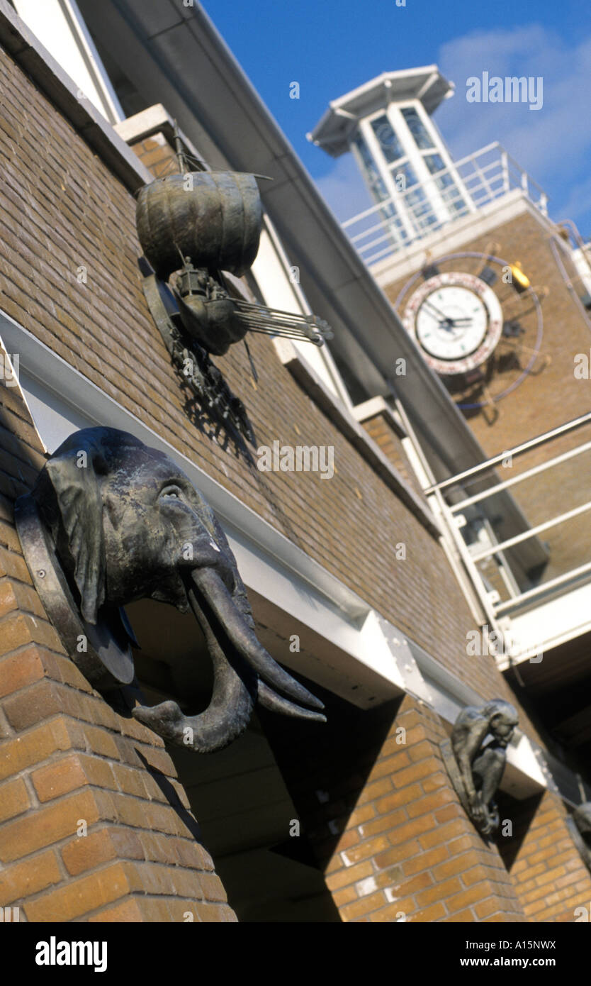 Elephant sculptures by the sea hi-res stock photography and images - Alamy
