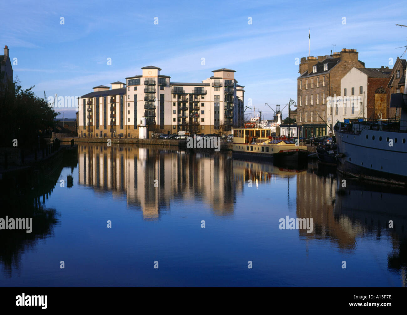 dh Water of Leith LEITH LOTHIAN Old and new buildings along riverside ...