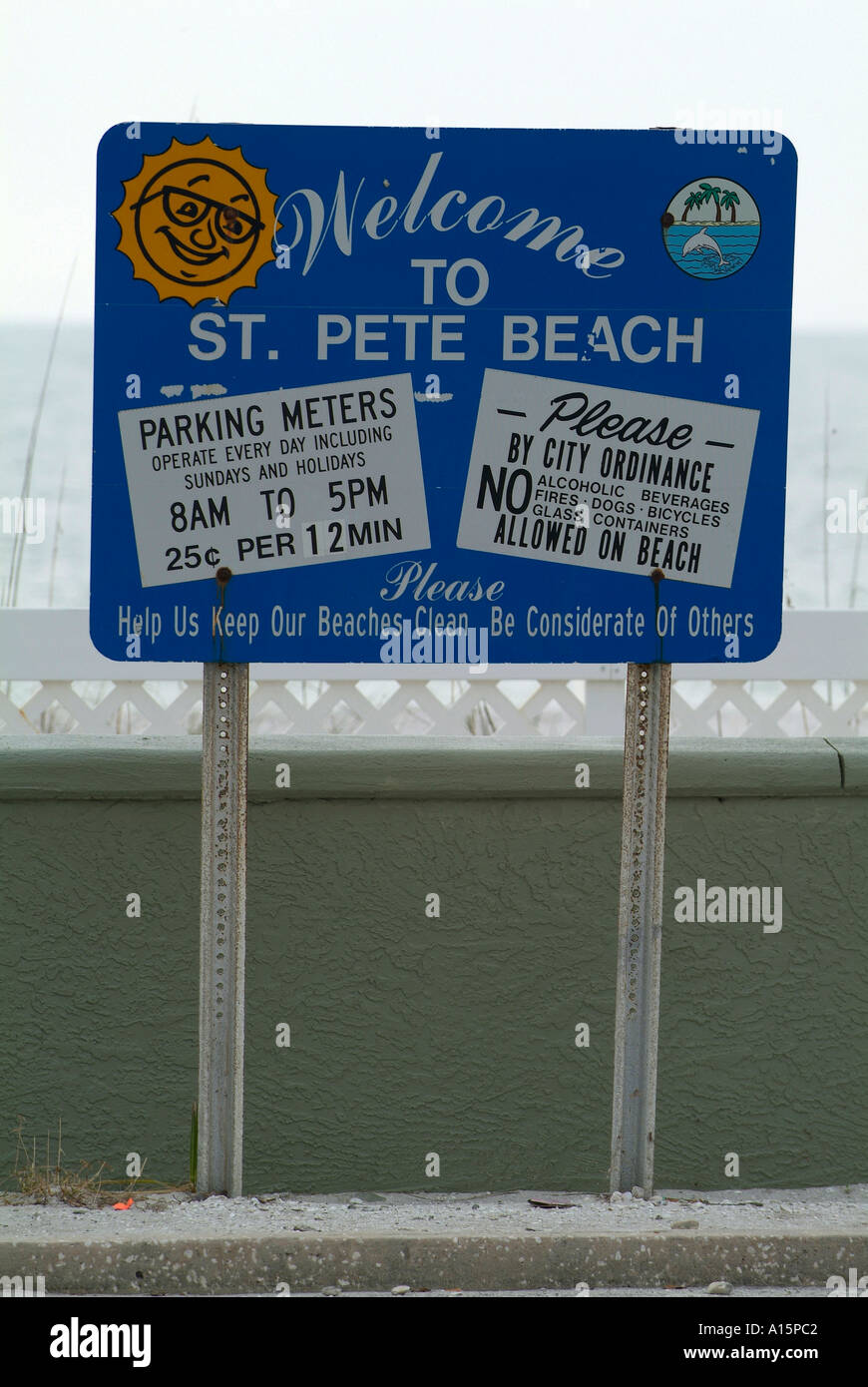 Welcome to St Pete Beach Florida sign with beach rules posted Stock ...