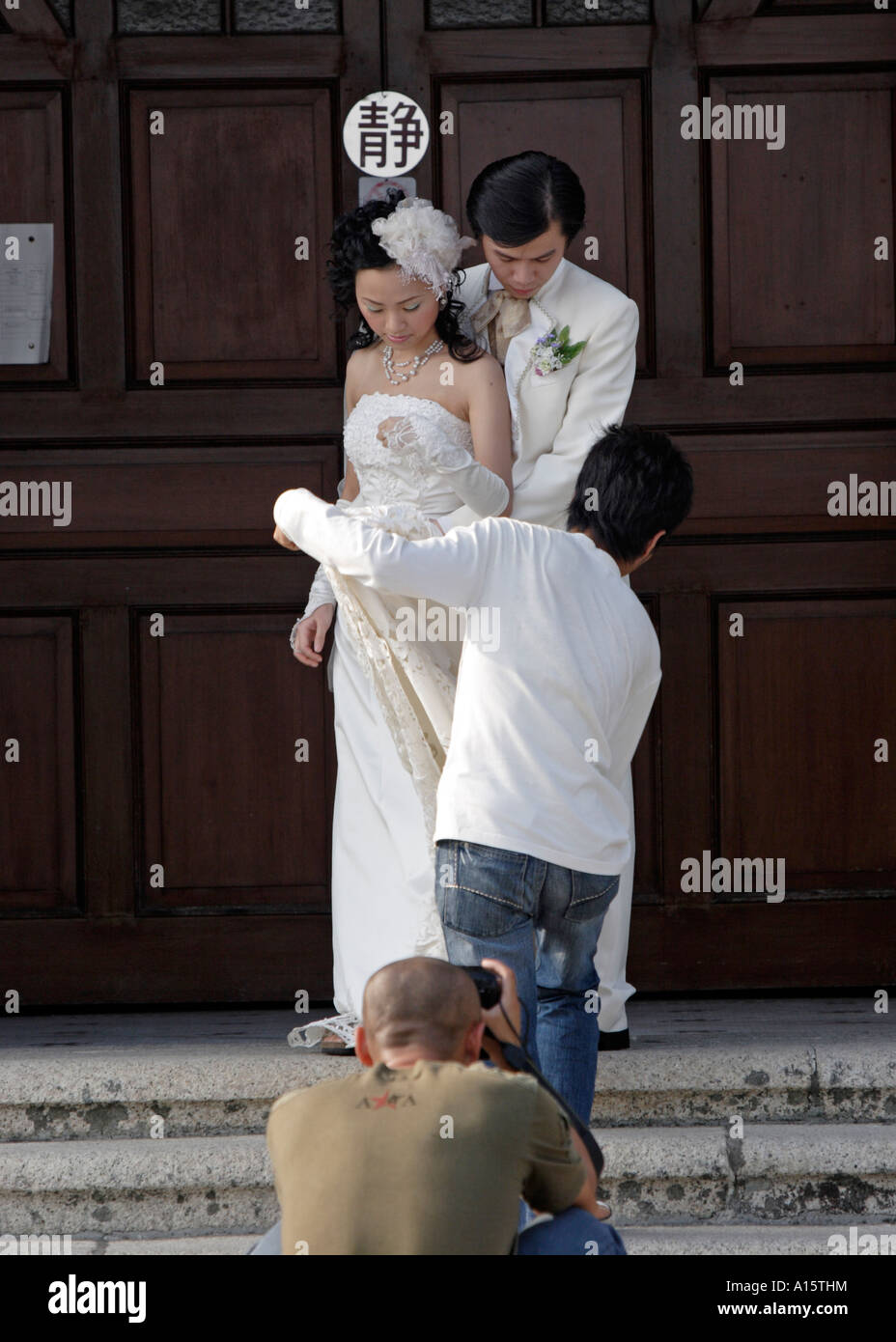 Photographer taking pictures of Chinese Bride and Groom Stock Photo - Alamy