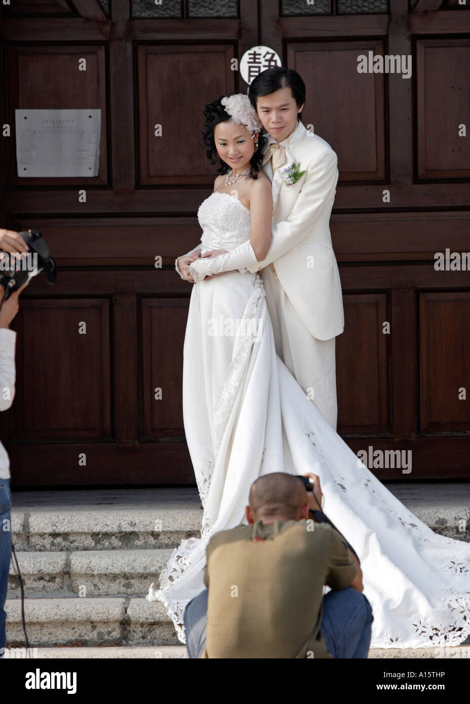 Photographer taking pictures of Chinese Bride and Groom Stock Photo - Alamy