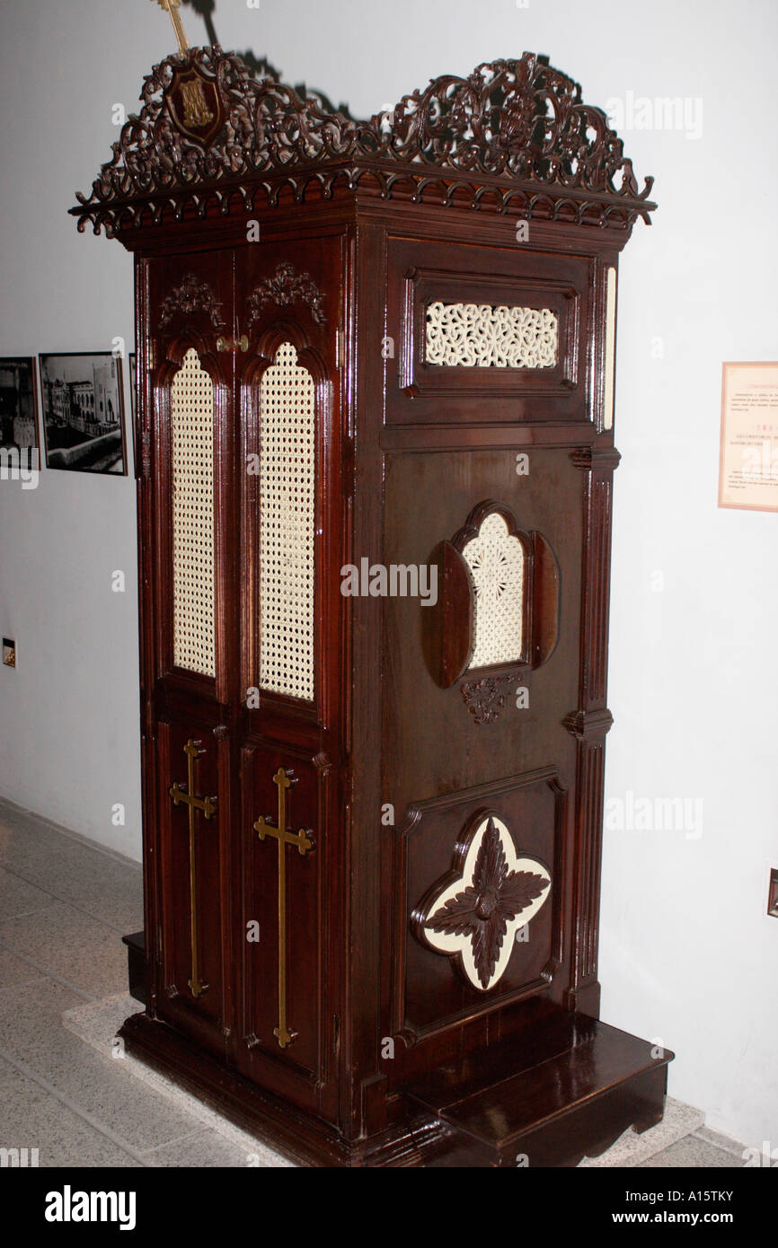 Confession box and catholic hi-res stock photography and images - Alamy