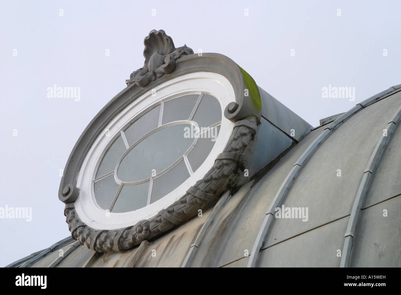 Scroll work hi-res stock photography and images - Alamy