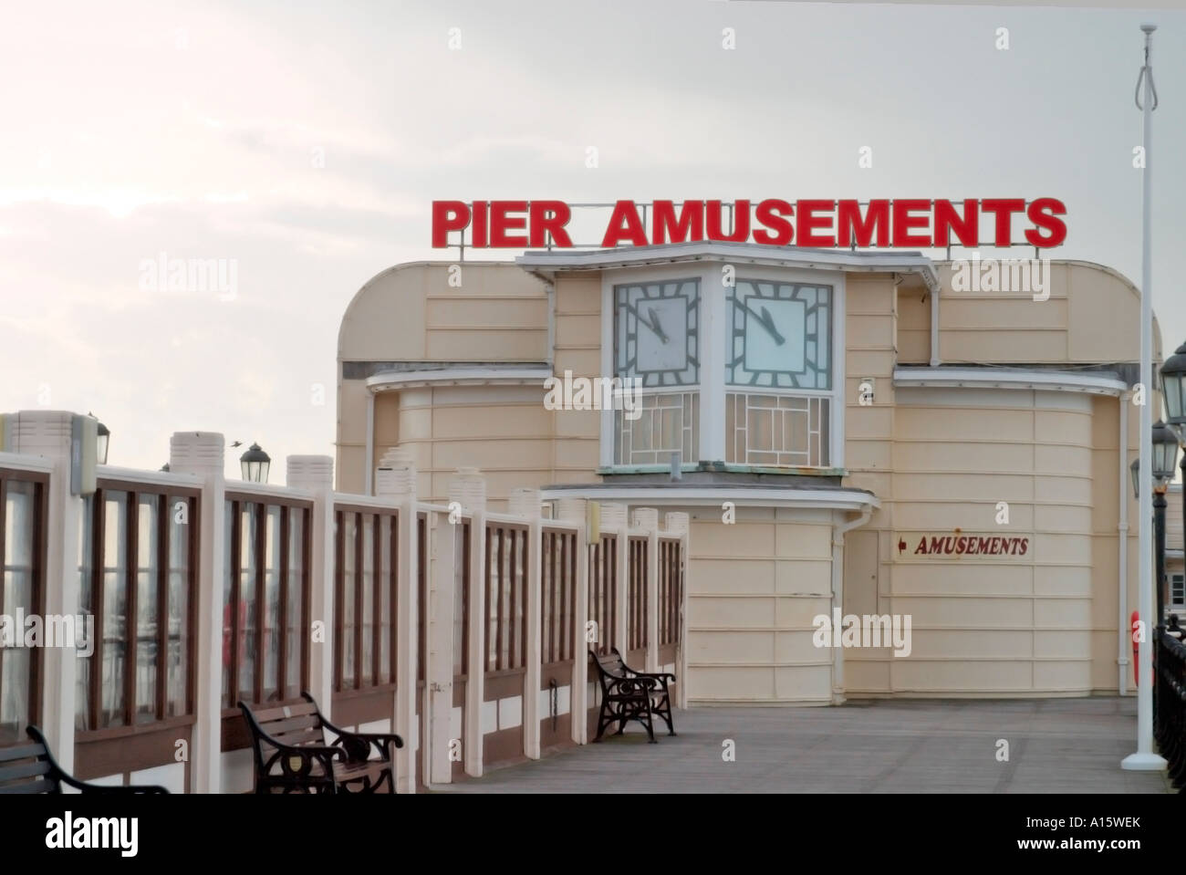 Amusement arcade worthing pier worthing hi-res stock photography and ...