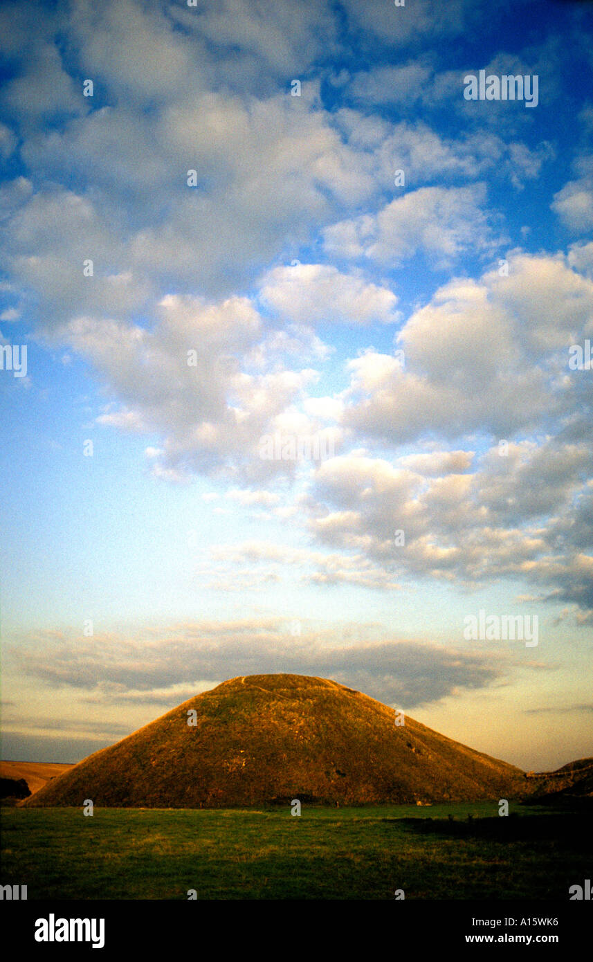 Silbury hill landscape hi-res stock photography and images - Alamy