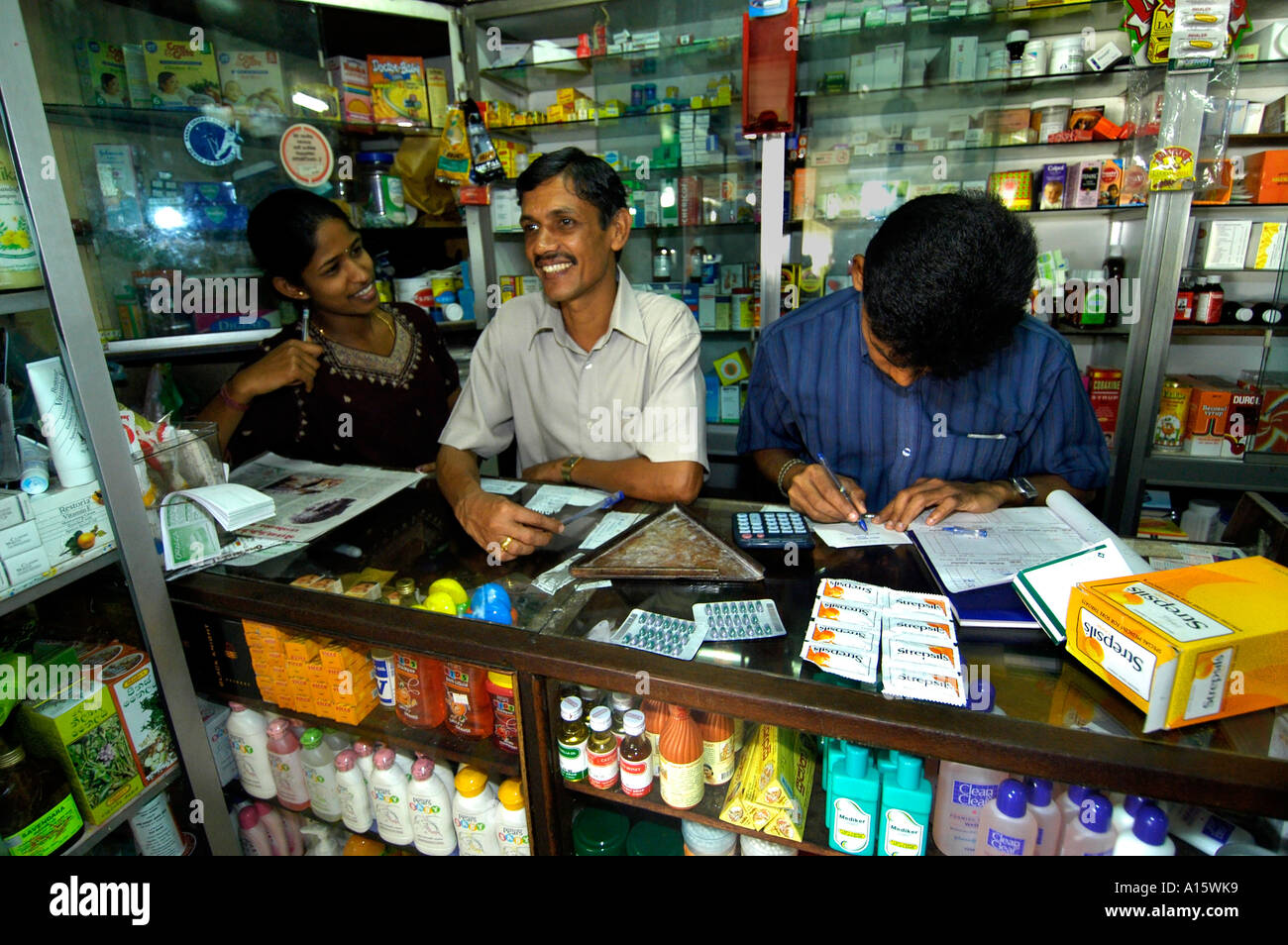 Chemist asia hi-res stock photography and images - Alamy
