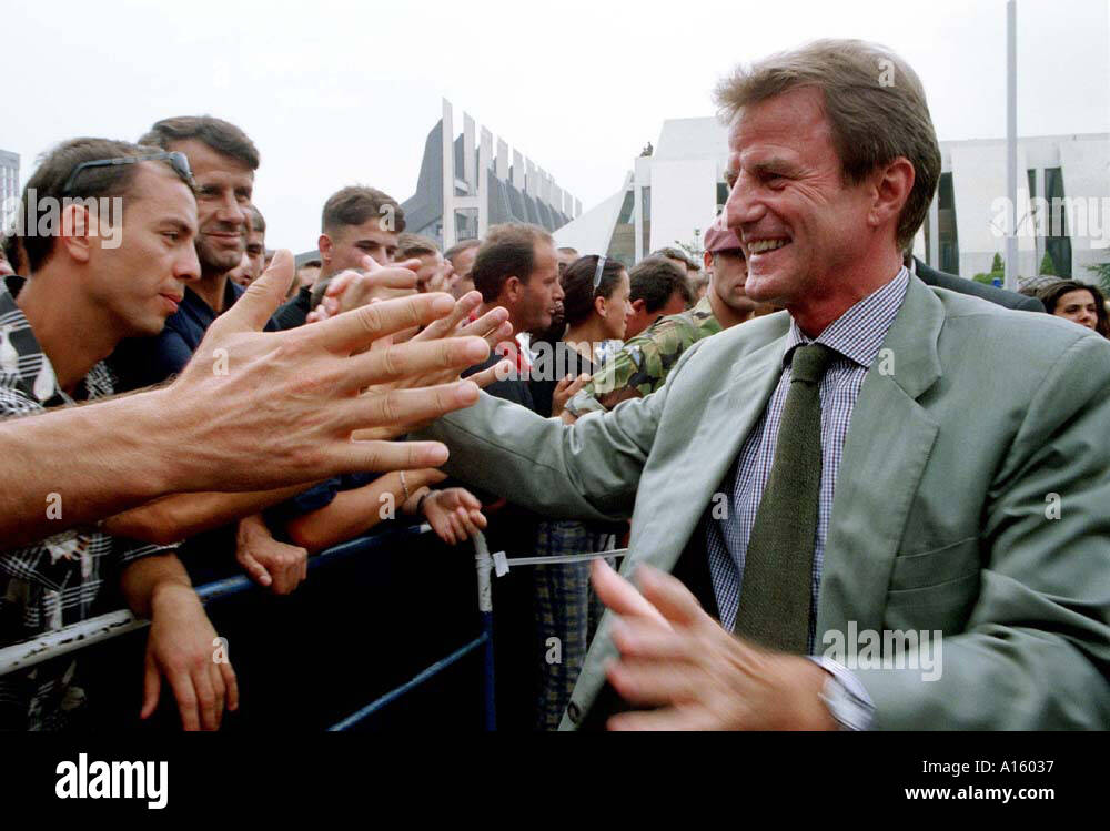 Bernard Kouchner shakes ethnic Albanian's hands after Madeleine ...
