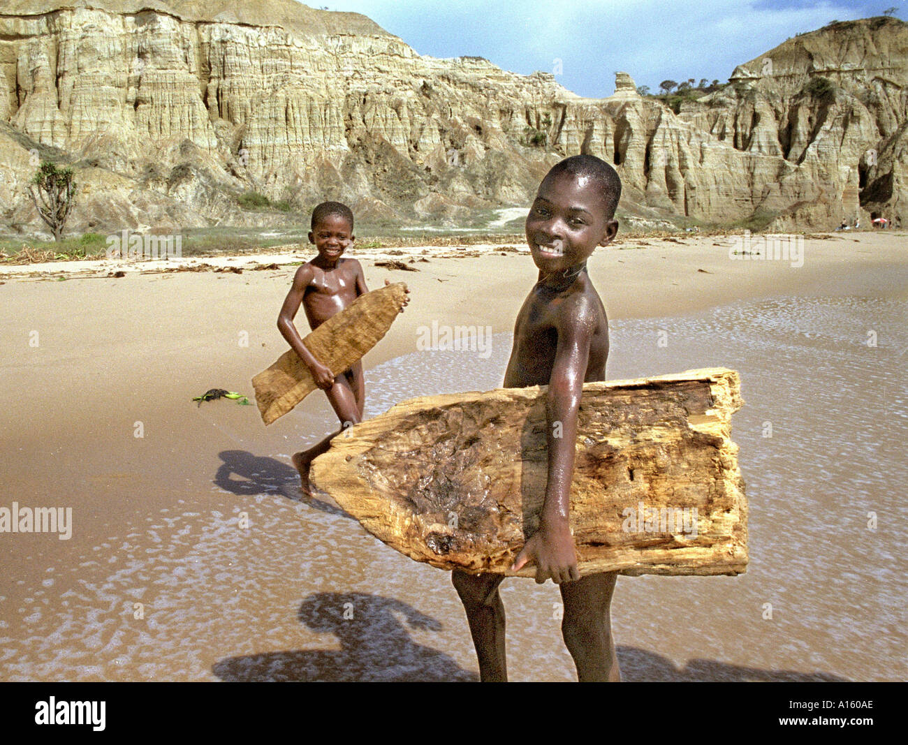 Luanda children hi-res stock photography and images - Alamy